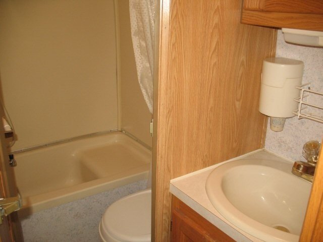 USED 1997 DYNAMAX ISATA TOURING SEDAN - Overview | Berryland Campers