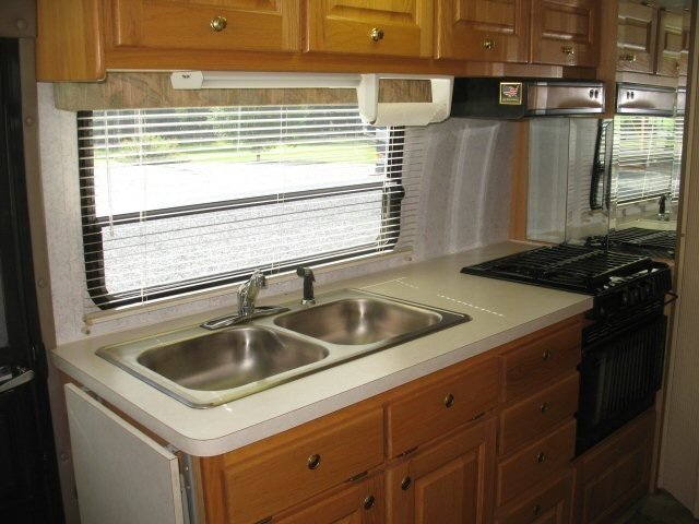 USED 1997 DYNAMAX ISATA TOURING SEDAN - Overview | Berryland Campers