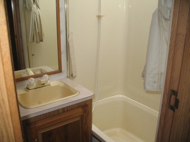 USED 1993 FLEETWOOD BOUNDER 31K - Overview | Berryland Campers