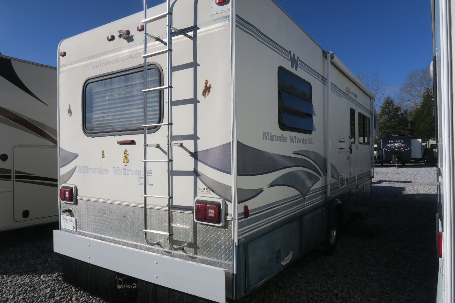 USED 1999 WINNEBAGO MINNIE WINNIE - Overview | Berryland Campers