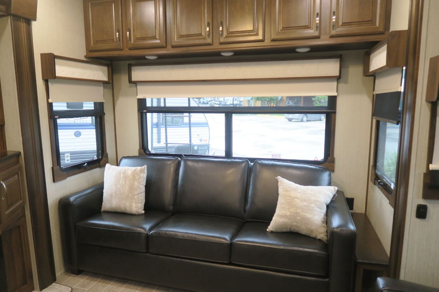 NEW 2019 COLUMBUS 1492 366RL - Overview | Berryland Campers