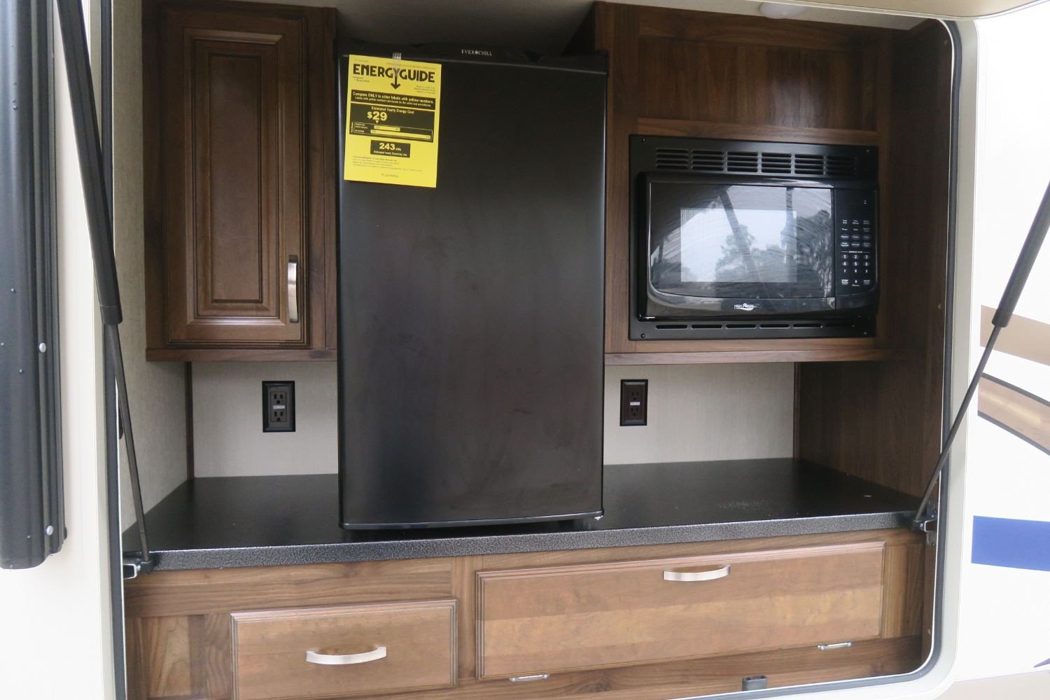 NEW 2019 COLUMBUS 1492 366RL - Overview | Berryland Campers