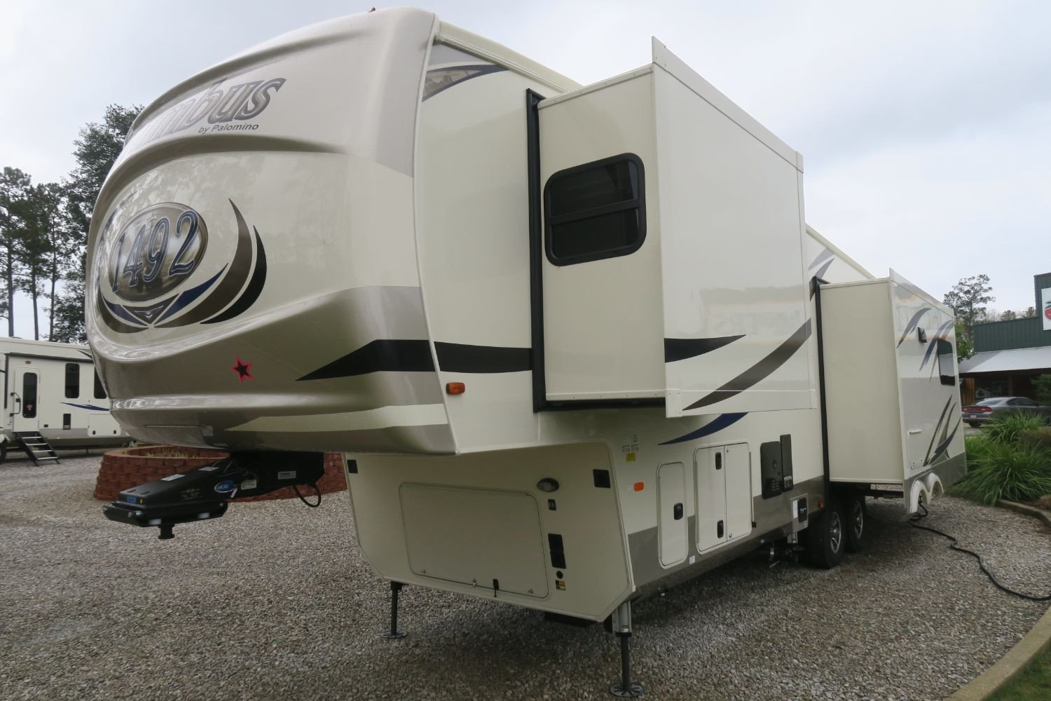 NEW 2019 COLUMBUS 1492 366RL - Overview | Berryland Campers