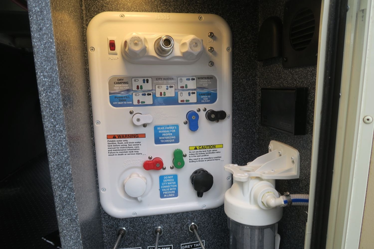 NEW 2019 COLUMBUS 1492 366RL - Overview | Berryland Campers