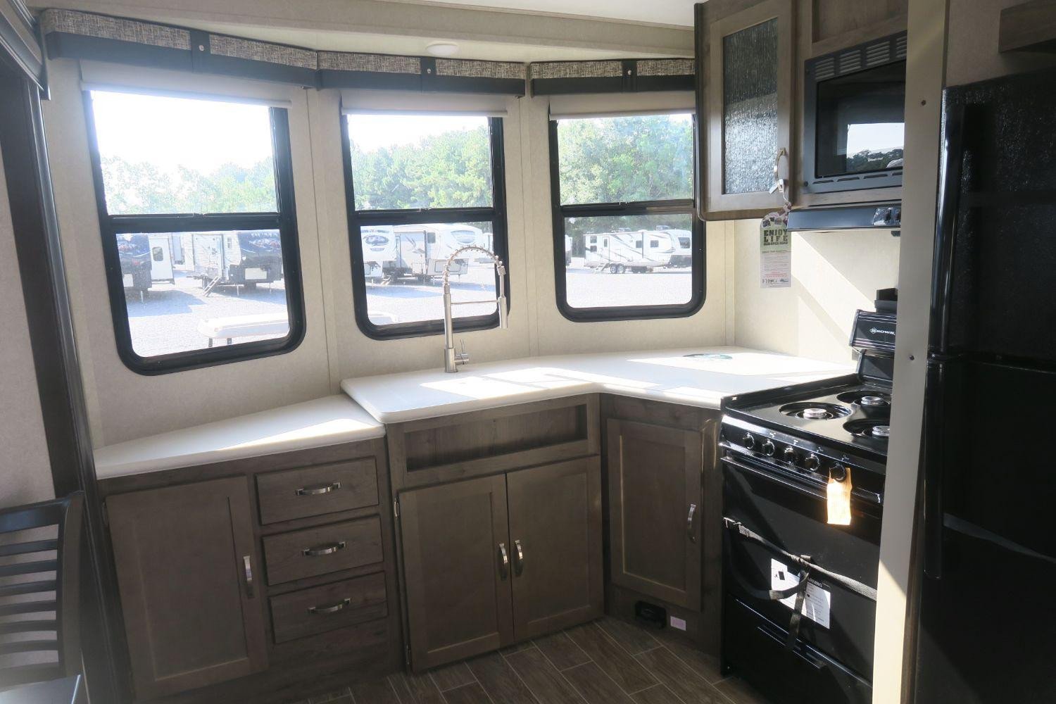 NEW 2020 PUMA DESTINATION 39FKL - Overview | Berryland Campers