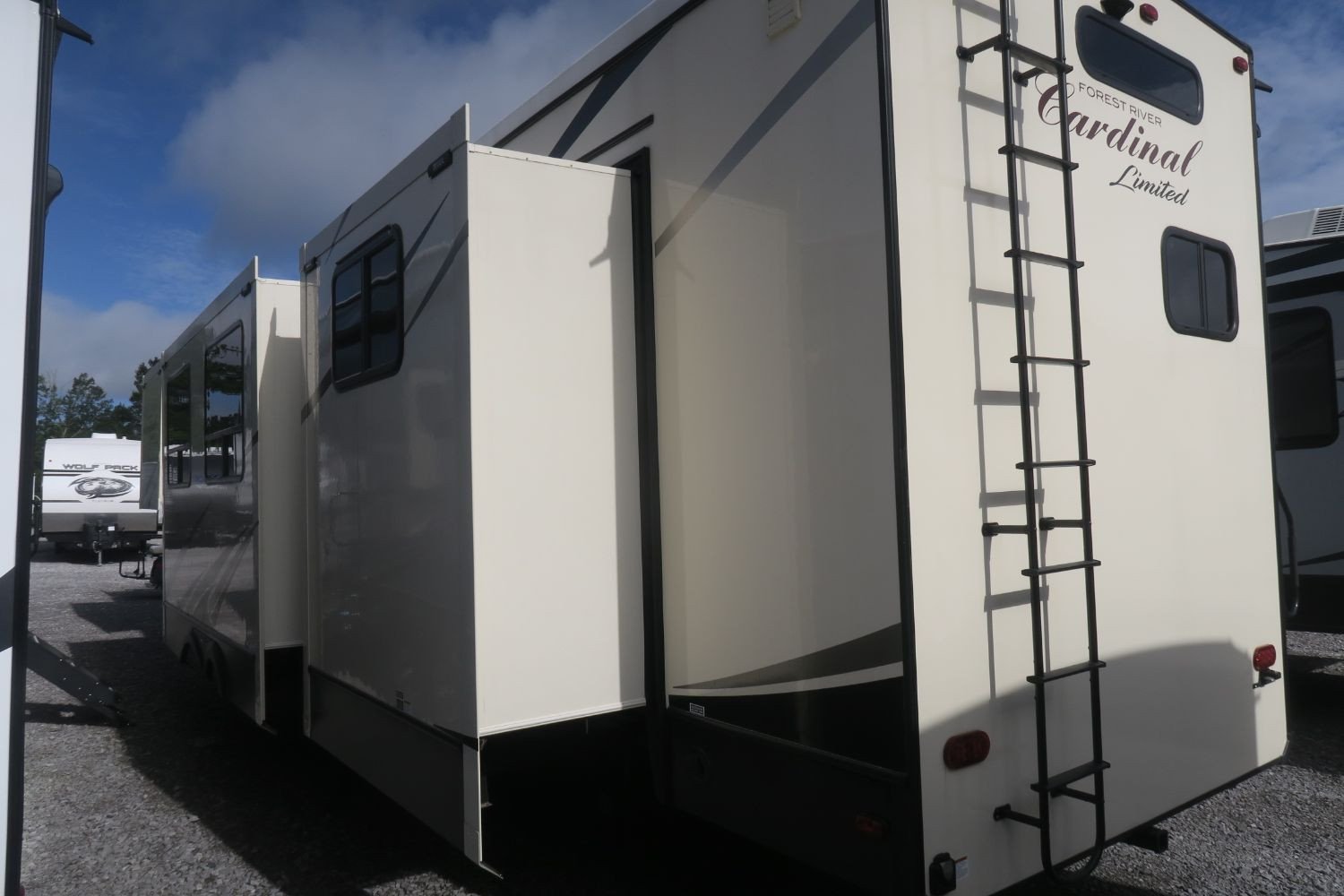 NEW 2021 CARDINAL LIMITED 383BHLE - Overview | Berryland Campers
