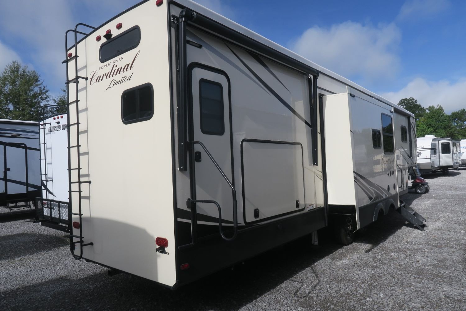 NEW 2021 CARDINAL LIMITED 383BHLE - Overview | Berryland Campers