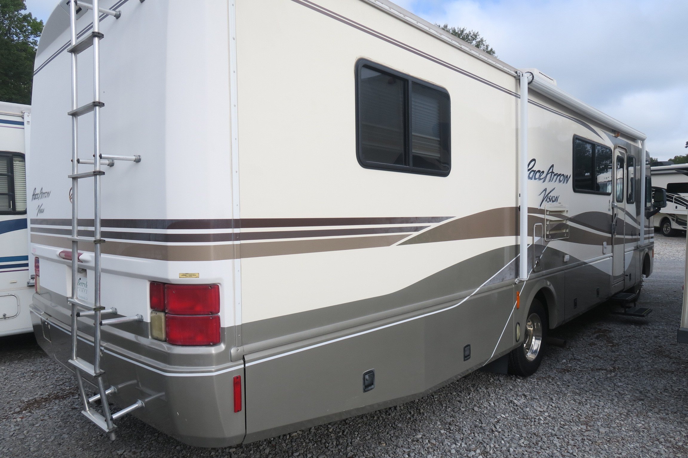 USED 1999 PACE ARROW VISION - Overview | Berryland Campers