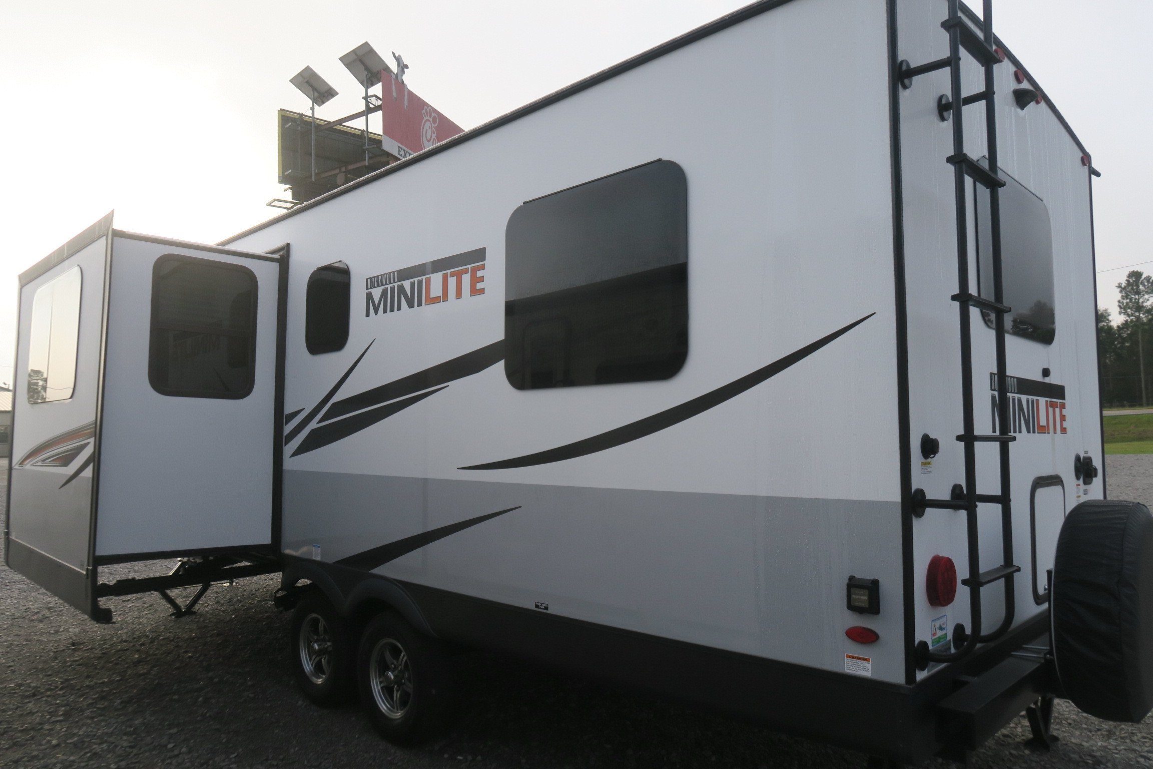 NEW 2021 ROCKWOOD MINI LITE 2506S - Overview | Berryland Campers