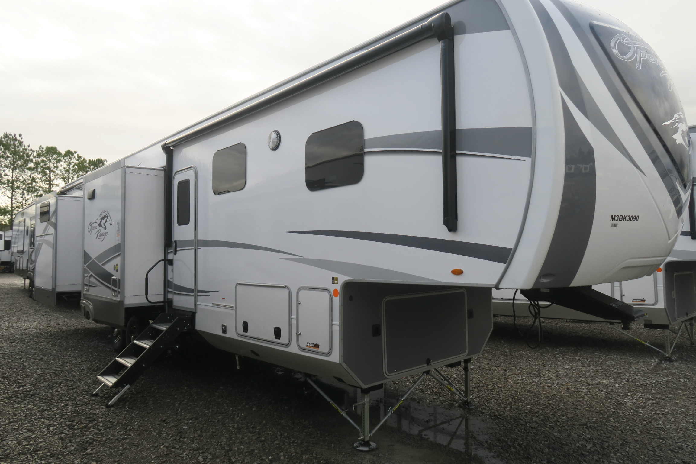 NEW 2021 OPEN RANGE 427BHS - Overview | Berryland Campers