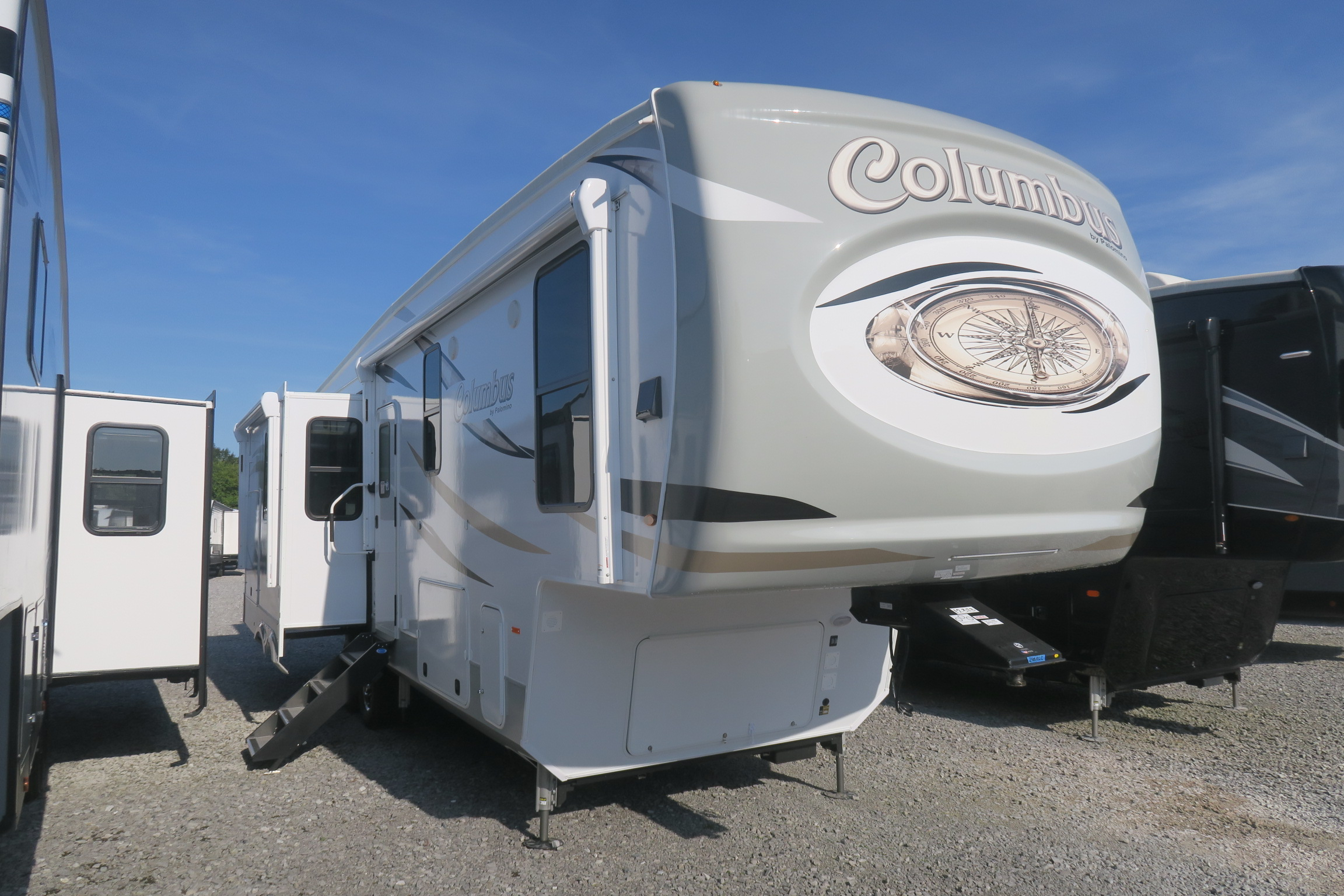 NEW 2021 COLUMBUS COMPASS 298RLC - Overview | Berryland Campers