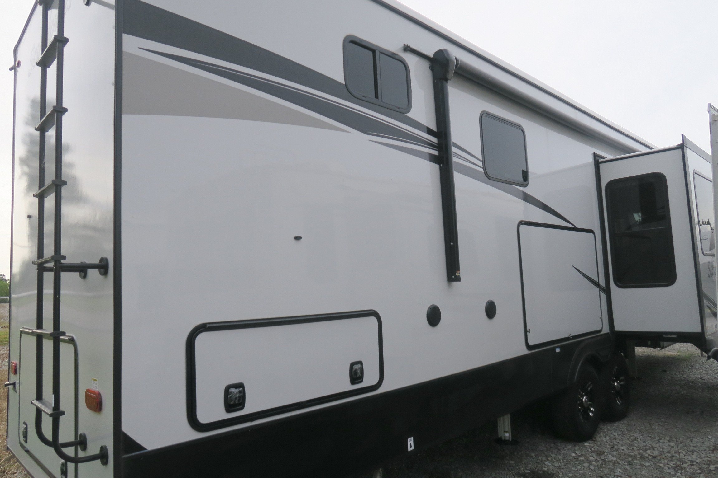 NEW 2022 SANDPIPER 391FLRB - Overview | Berryland Campers