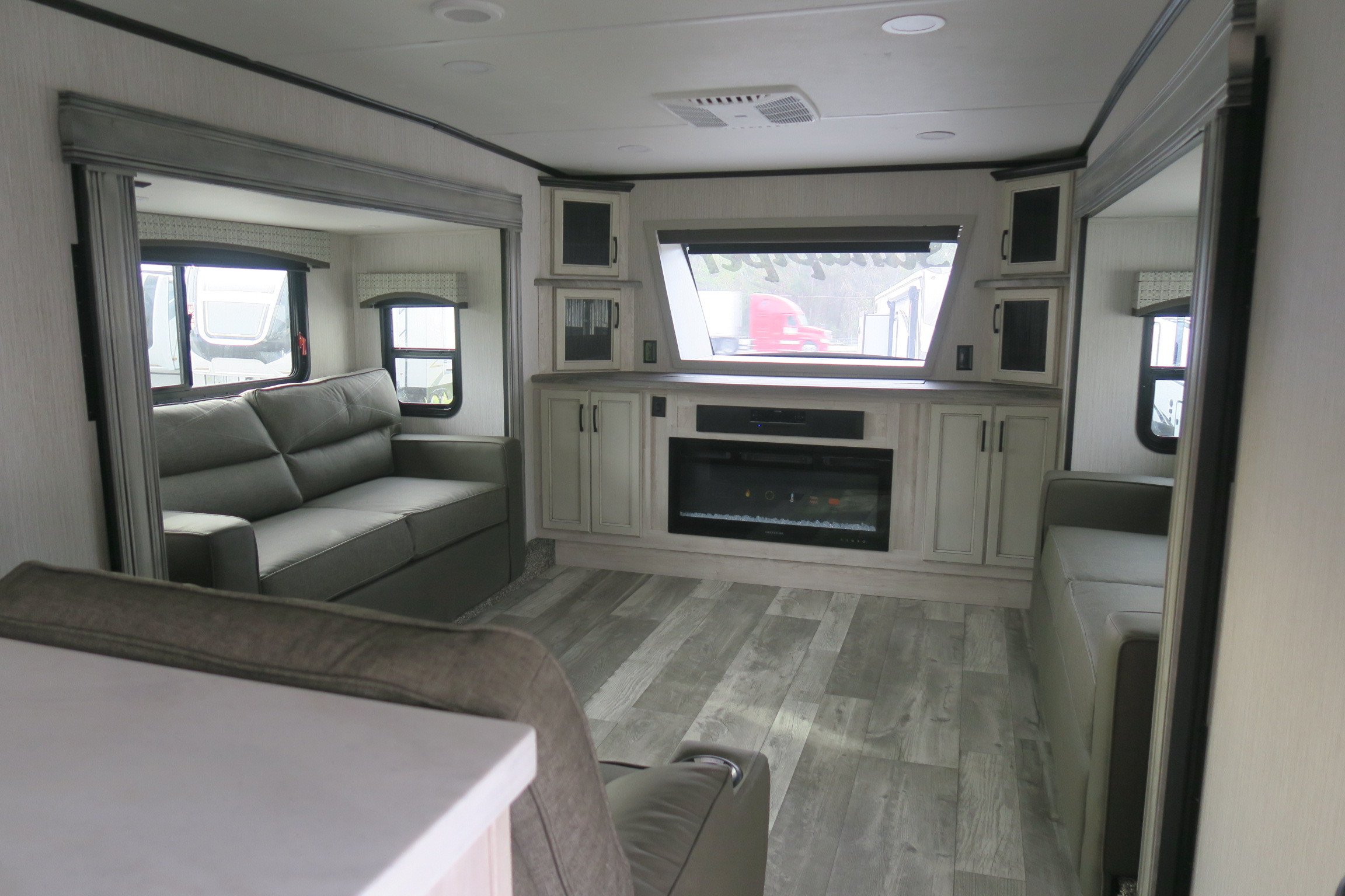 NEW 2022 SANDPIPER 391FLRB - Overview | Berryland Campers