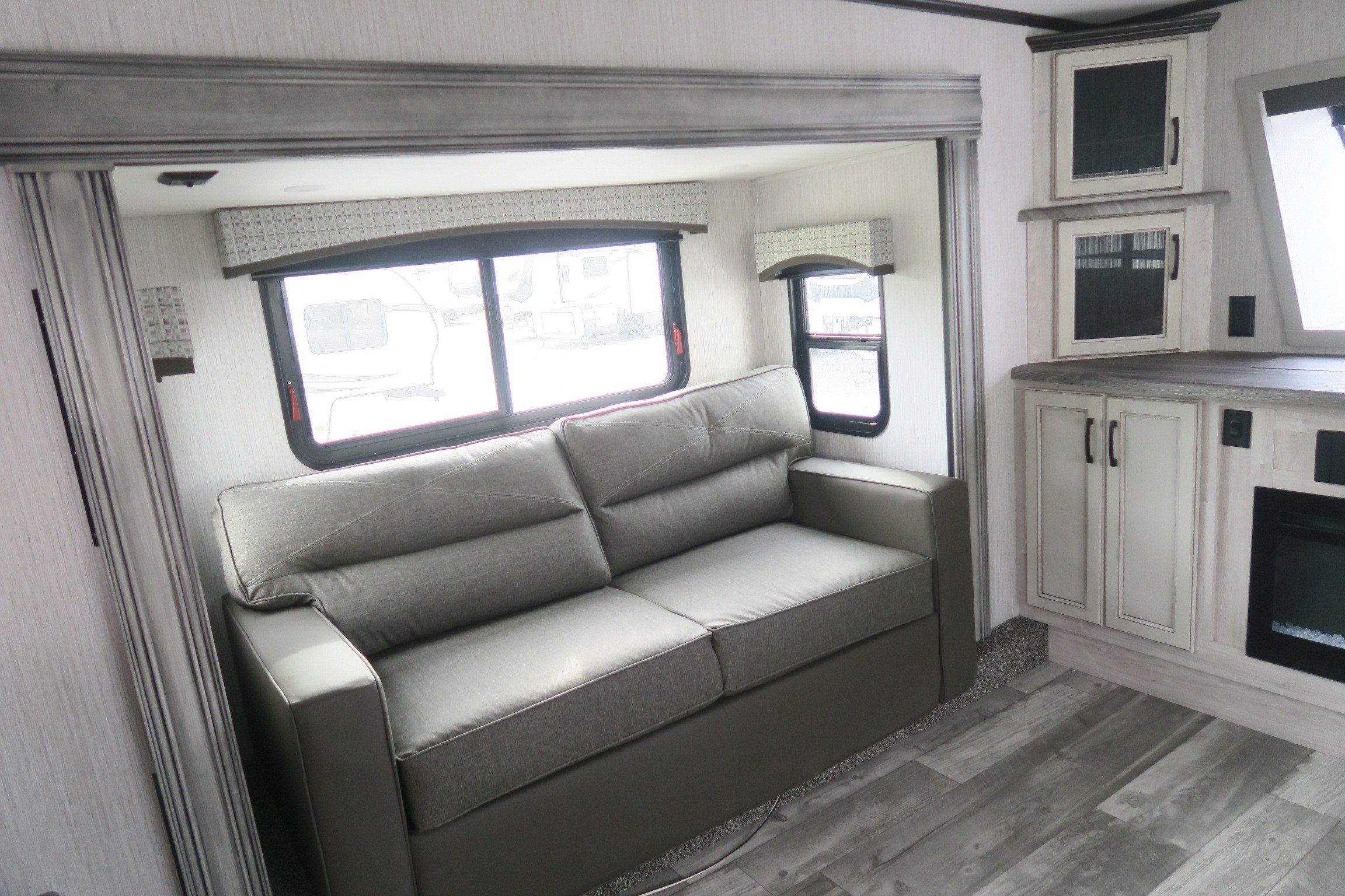 NEW 2022 SANDPIPER 391FLRB - Overview | Berryland Campers