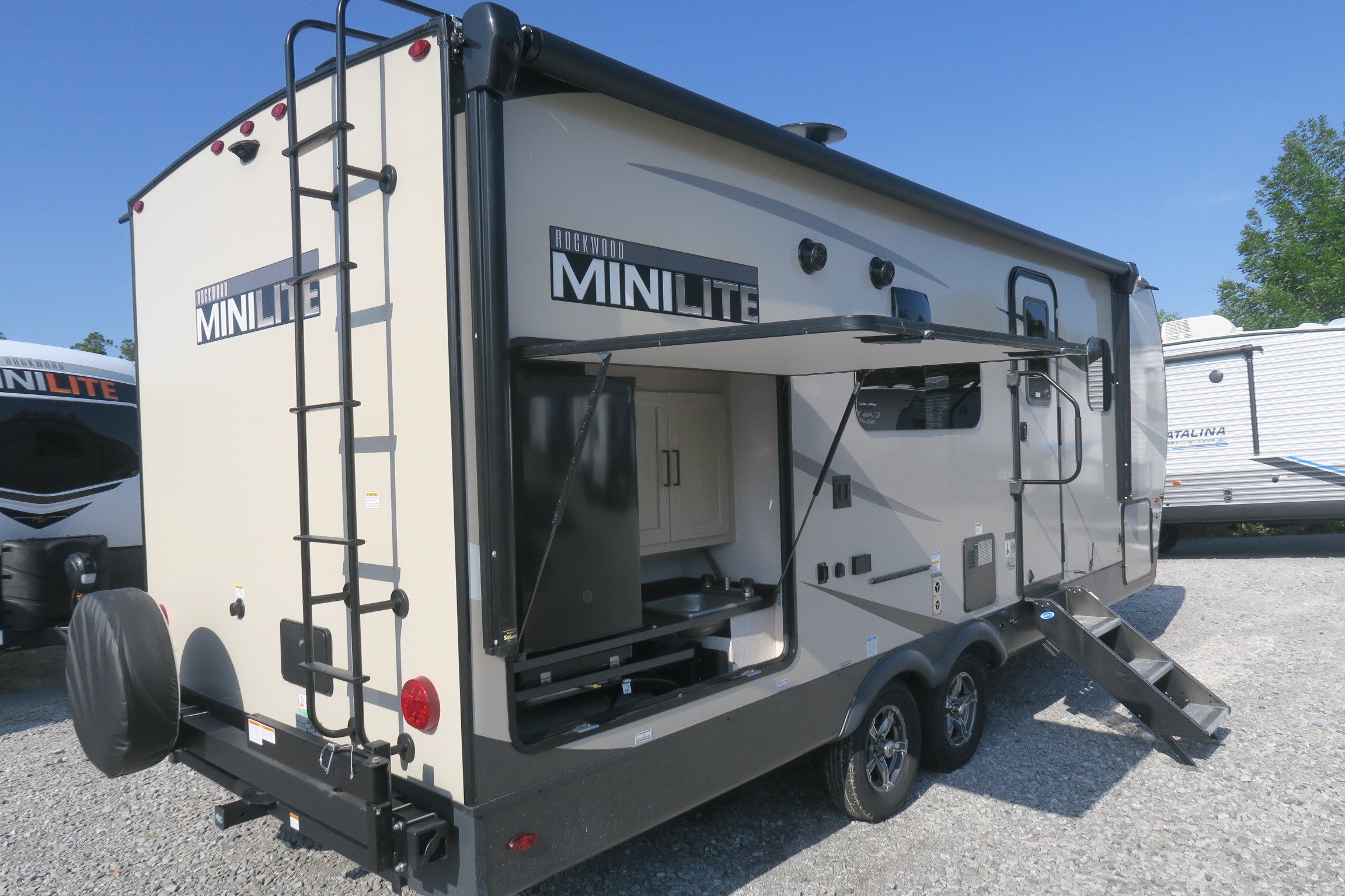 NEW 2023 ROCKWOOD MINI LITE 2513S - Overview | Berryland Campers