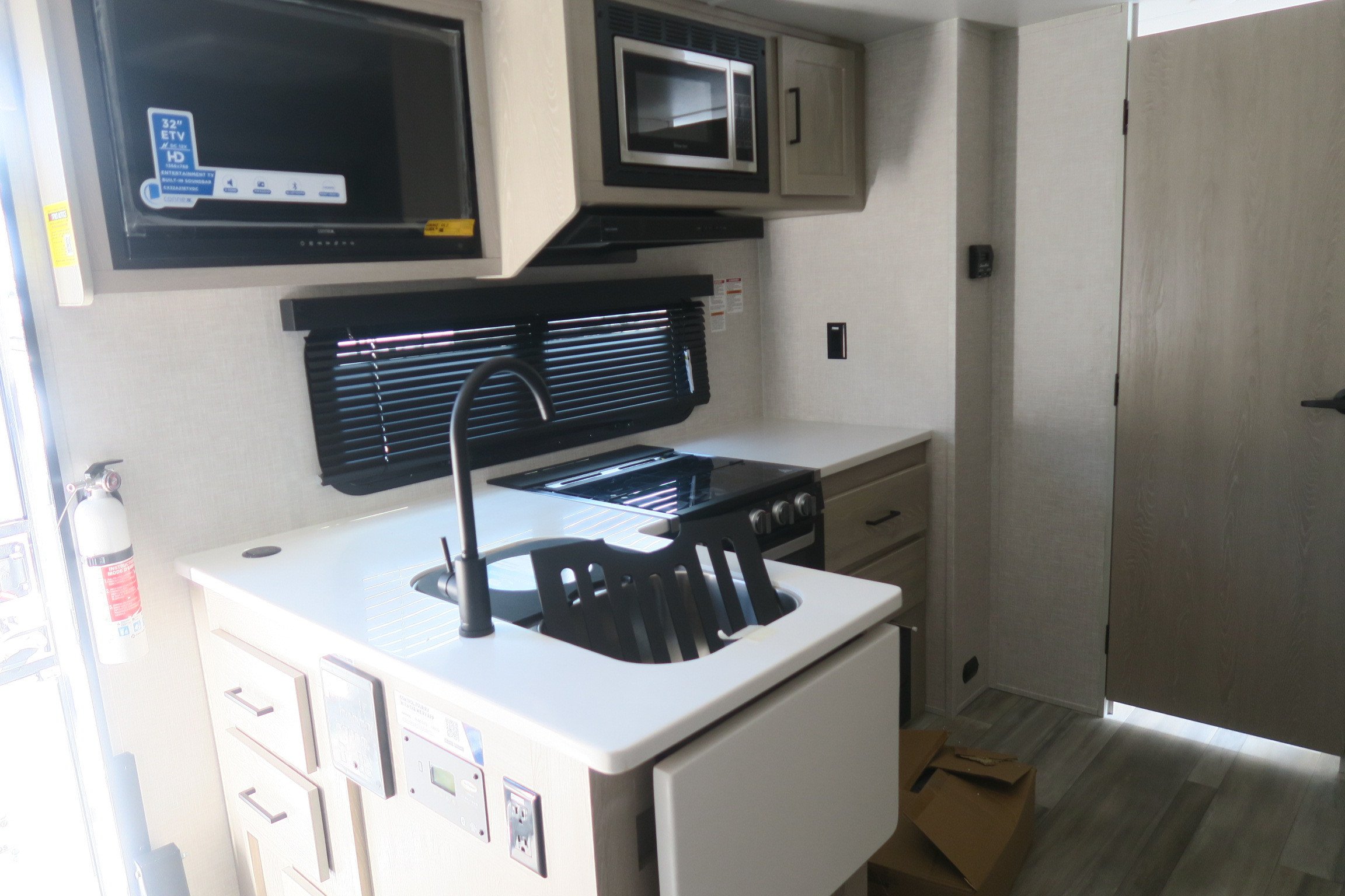 NEW 2023 ROCKWOOD MINI LITE 2513S - Overview | Berryland Campers