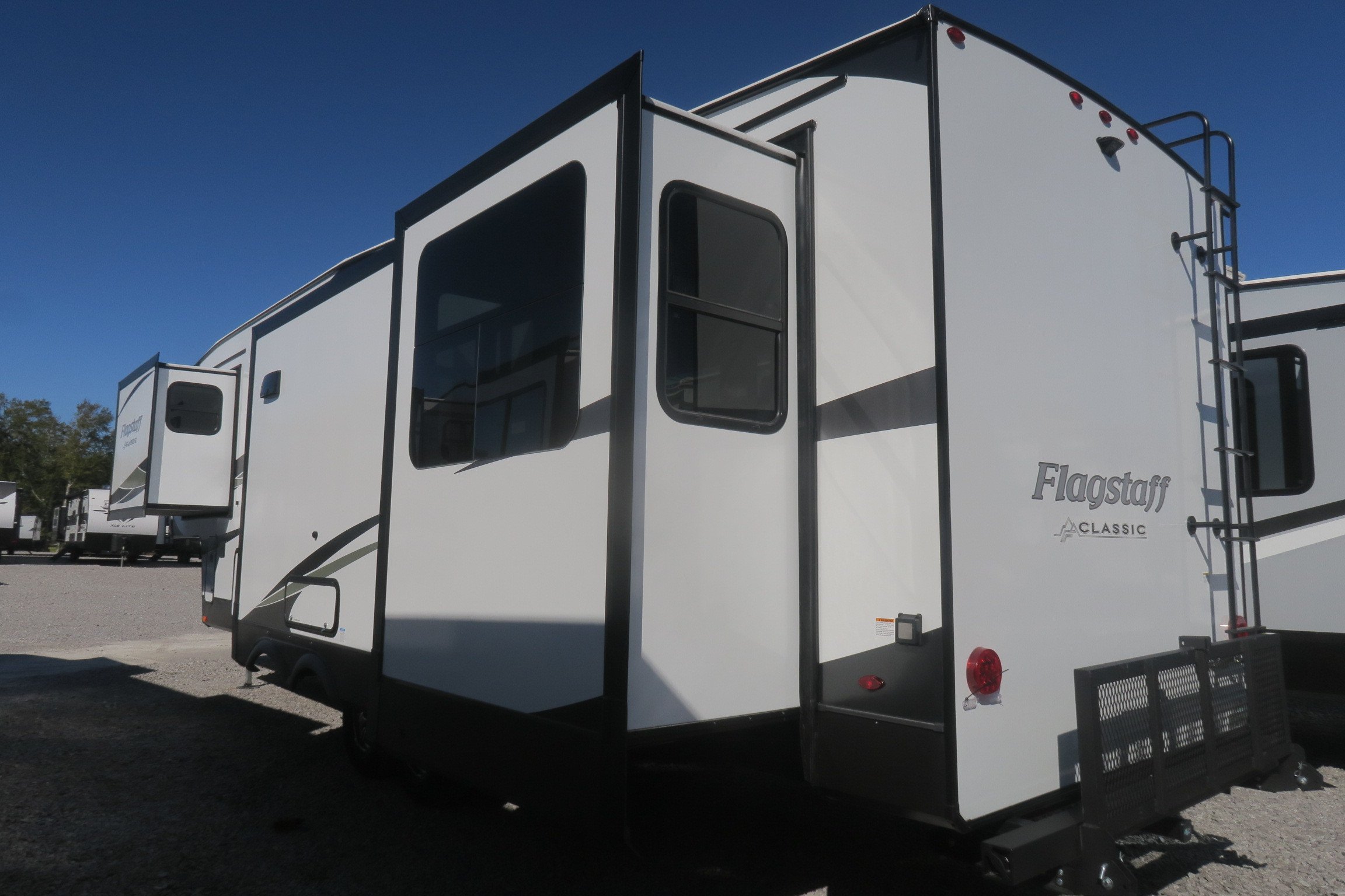 NEW 2023 FLAGSTAFF CLASSIC 529RLBS - Overview | Berryland Campers