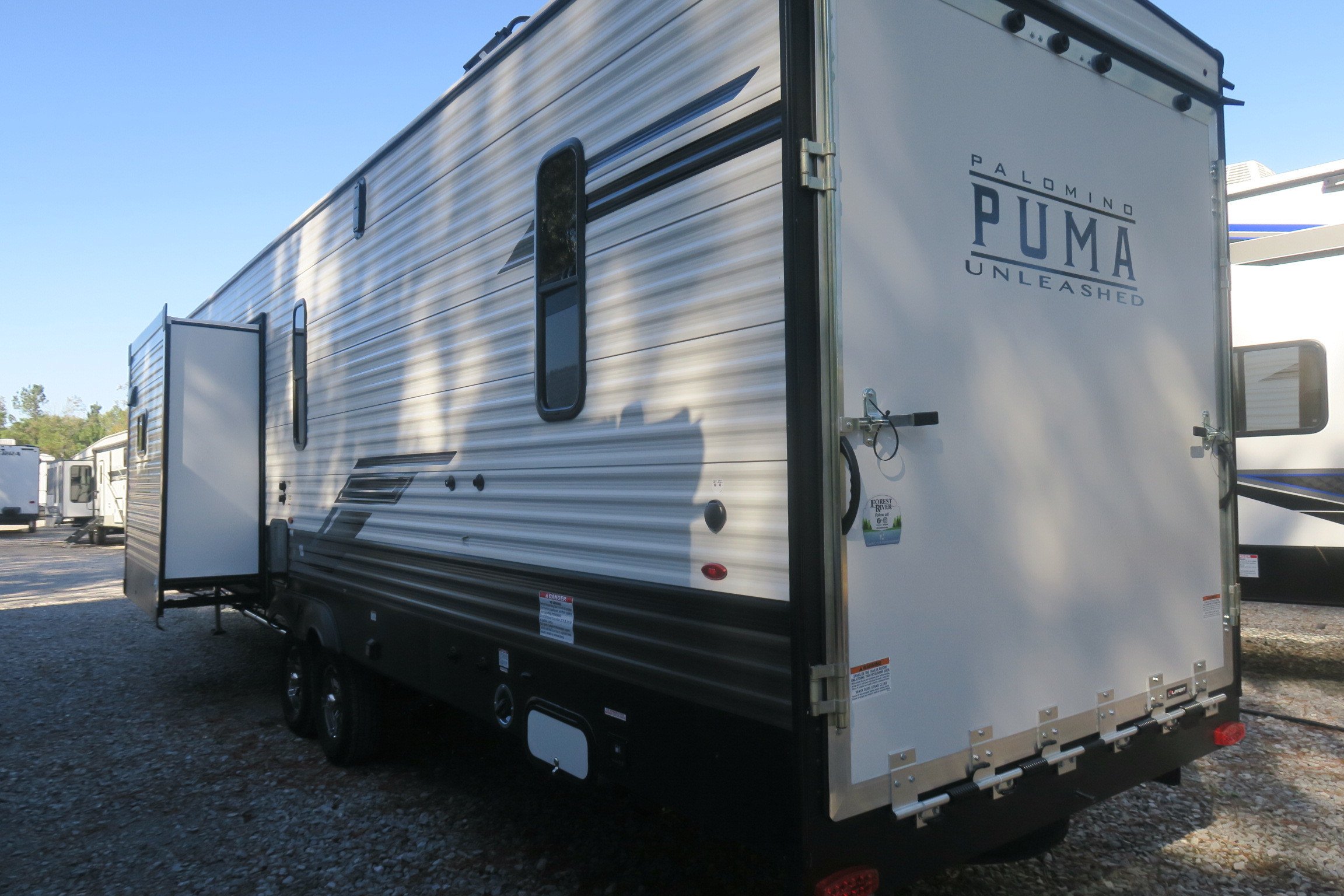 NEW 2023 PUMA UNLEASHED 383DSS - Overview | Berryland Campers