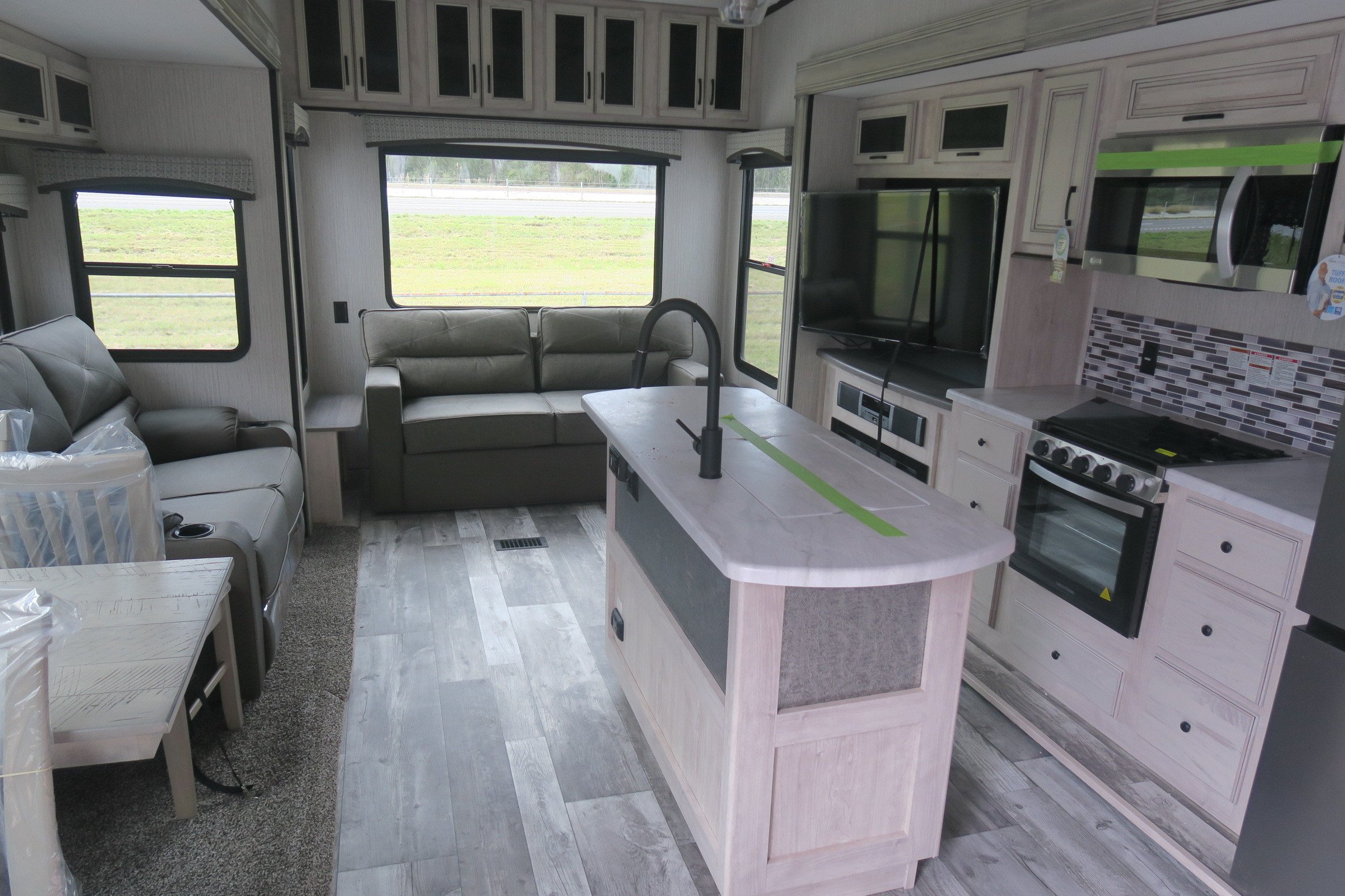 NEW 2023 SANDPIPER 3370RLS - Overview | Berryland Campers