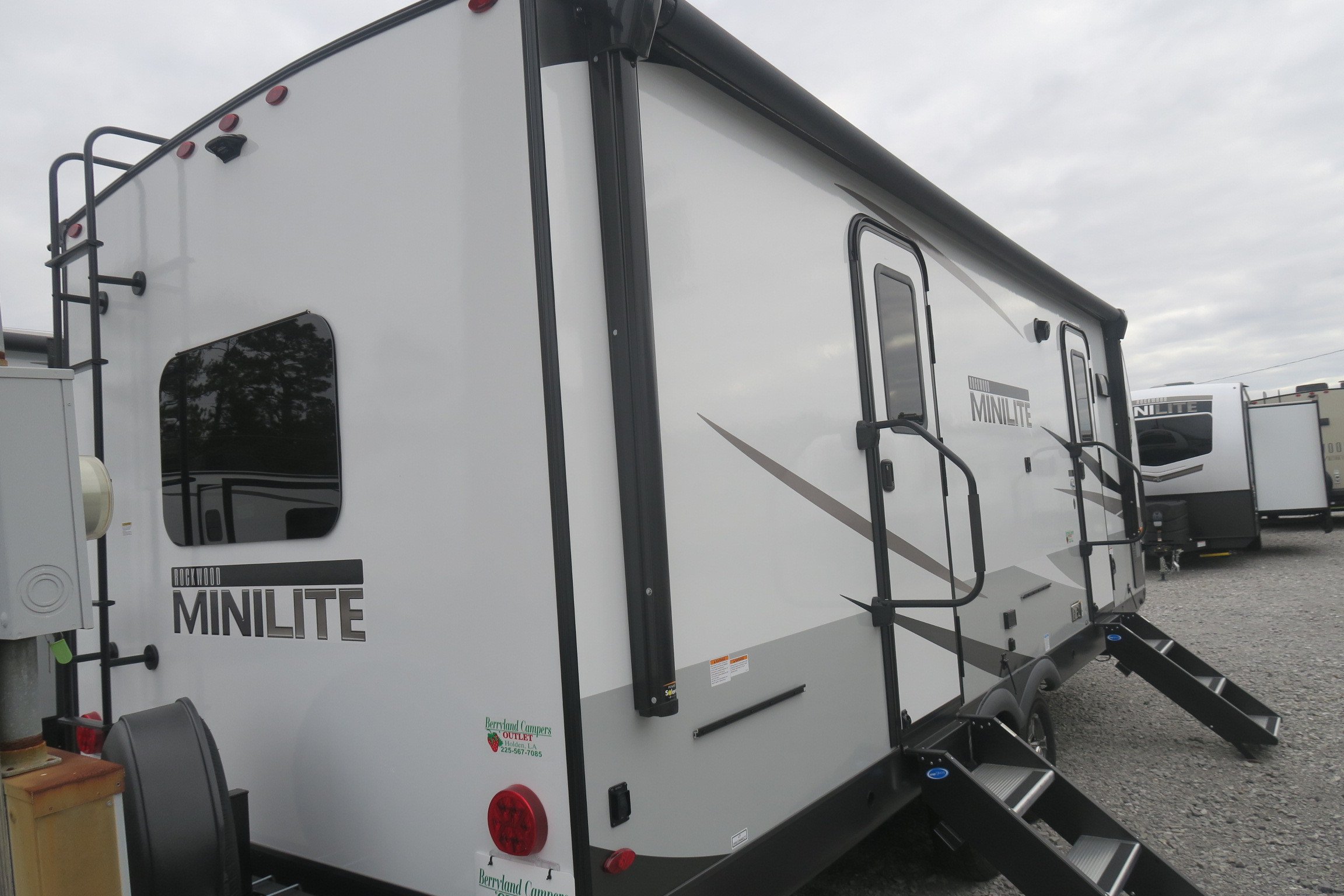 NEW 2023 ROCKWOOD MINI LITE 2516S - Overview | Berryland Campers