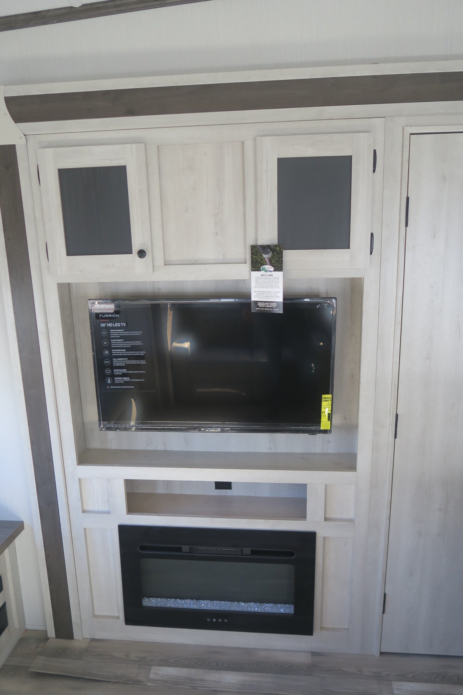 NEW 2023 CARDINAL RED 31RL - Overview | Berryland Campers