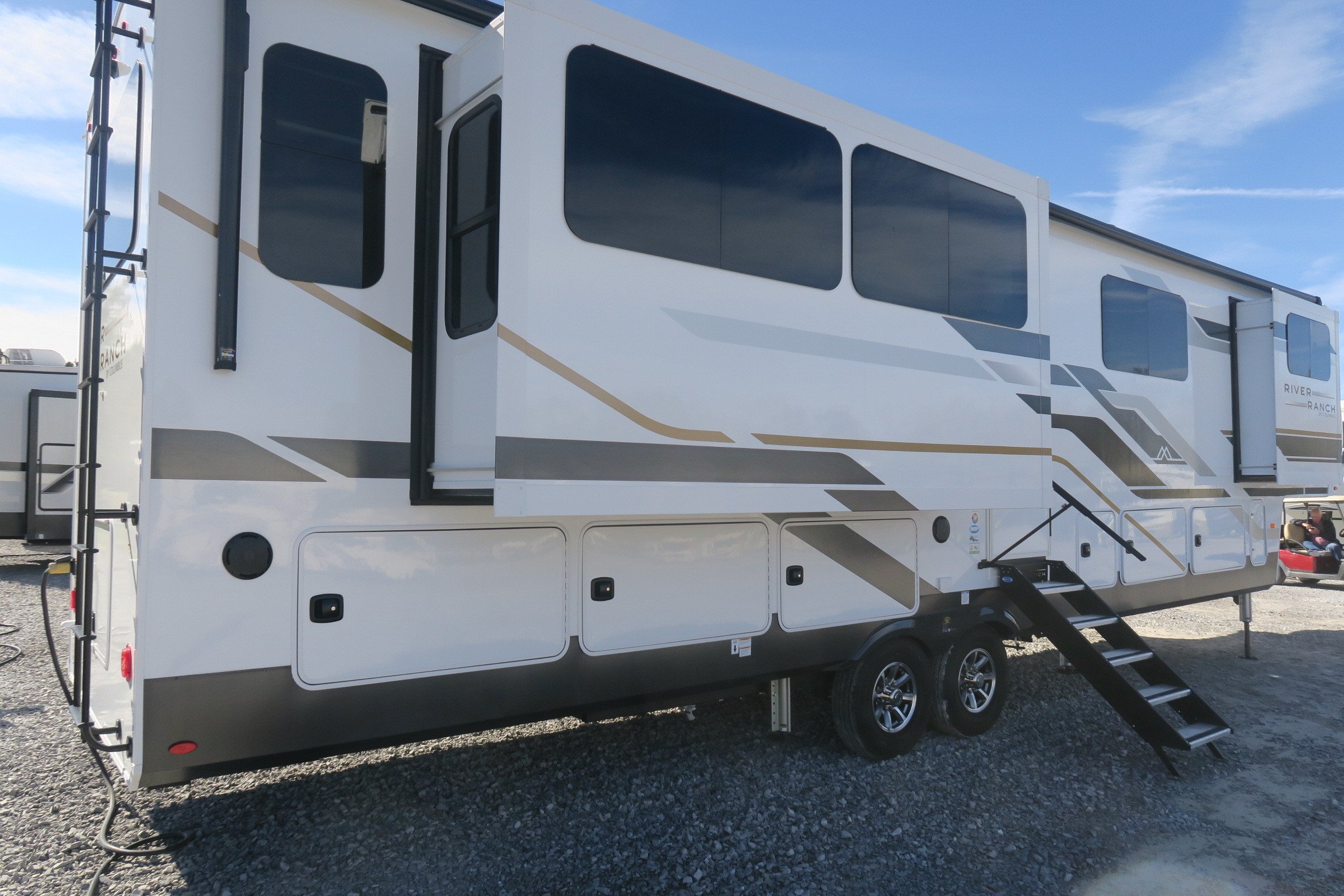 NEW 2023 RIVER RANCH 390RL - Overview | Berryland Campers
