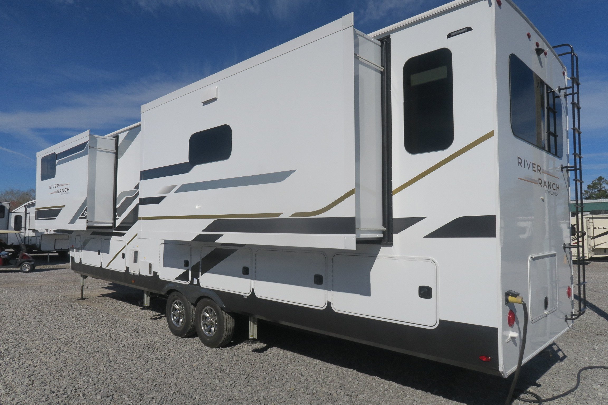 NEW 2023 RIVER RANCH 390RL - Overview | Berryland Campers