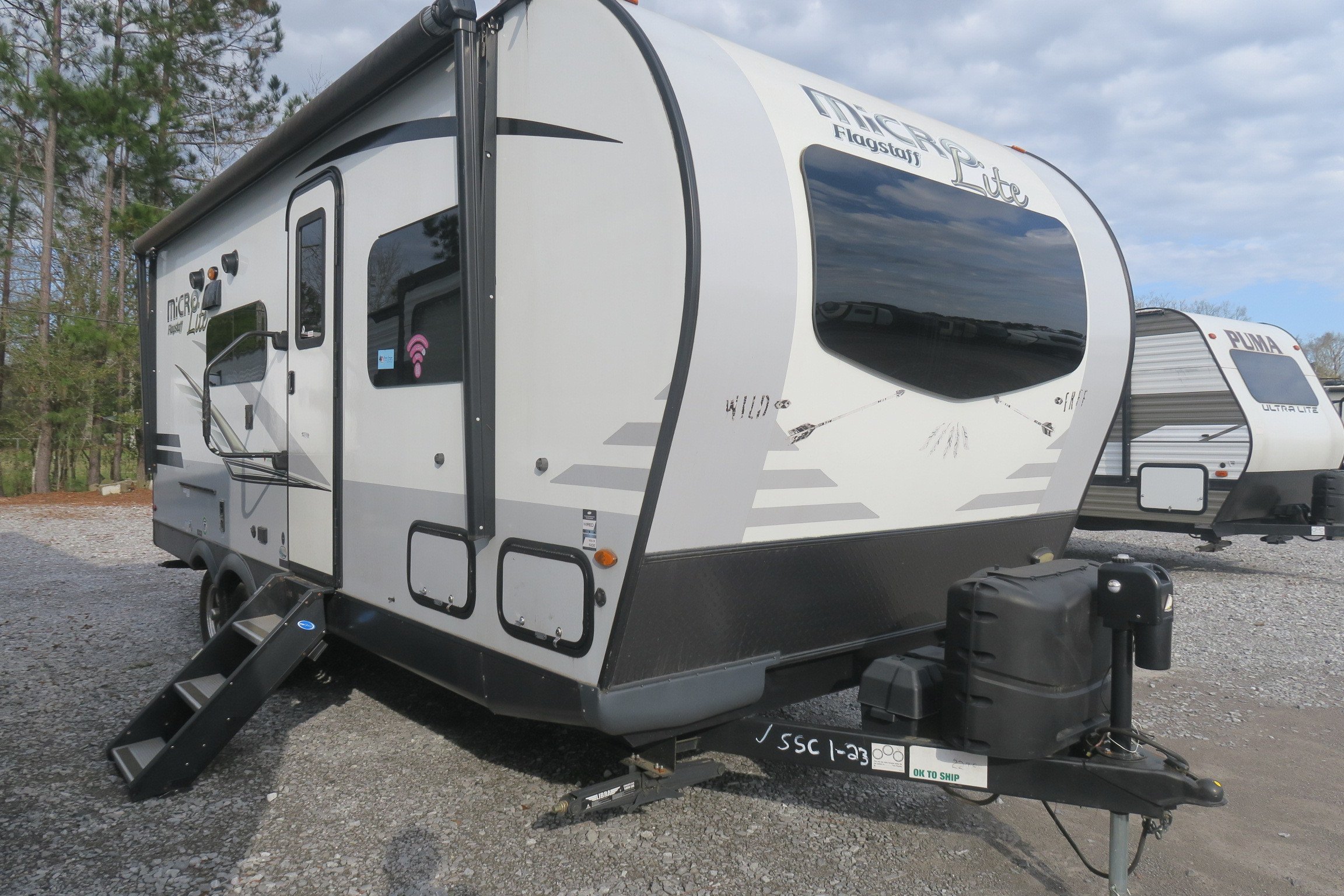 USED 2020 FLAGSTAFF MICRO LITE 22TBS - Overview | Berryland Campers
