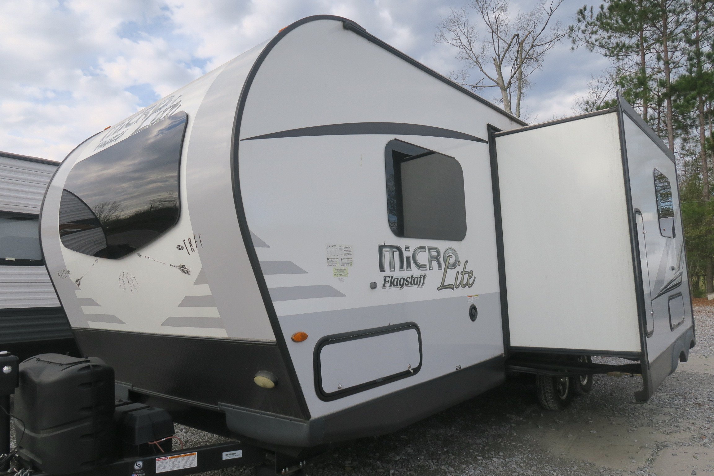 USED 2020 FLAGSTAFF MICRO LITE 22TBS - Overview | Berryland Campers