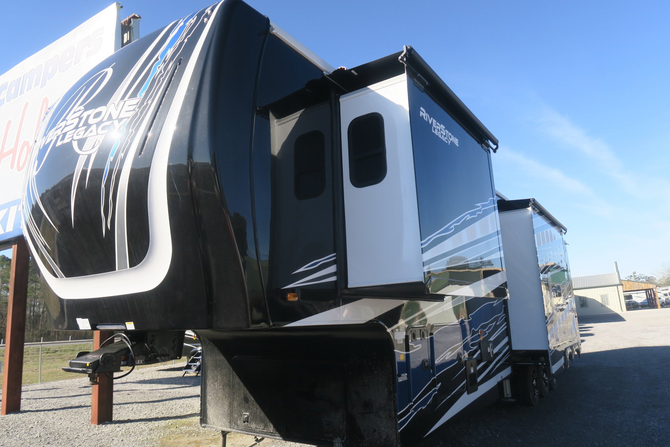 NEW 2023 RIVERSTONE LEGACY 45BATH - Overview | Berryland Campers