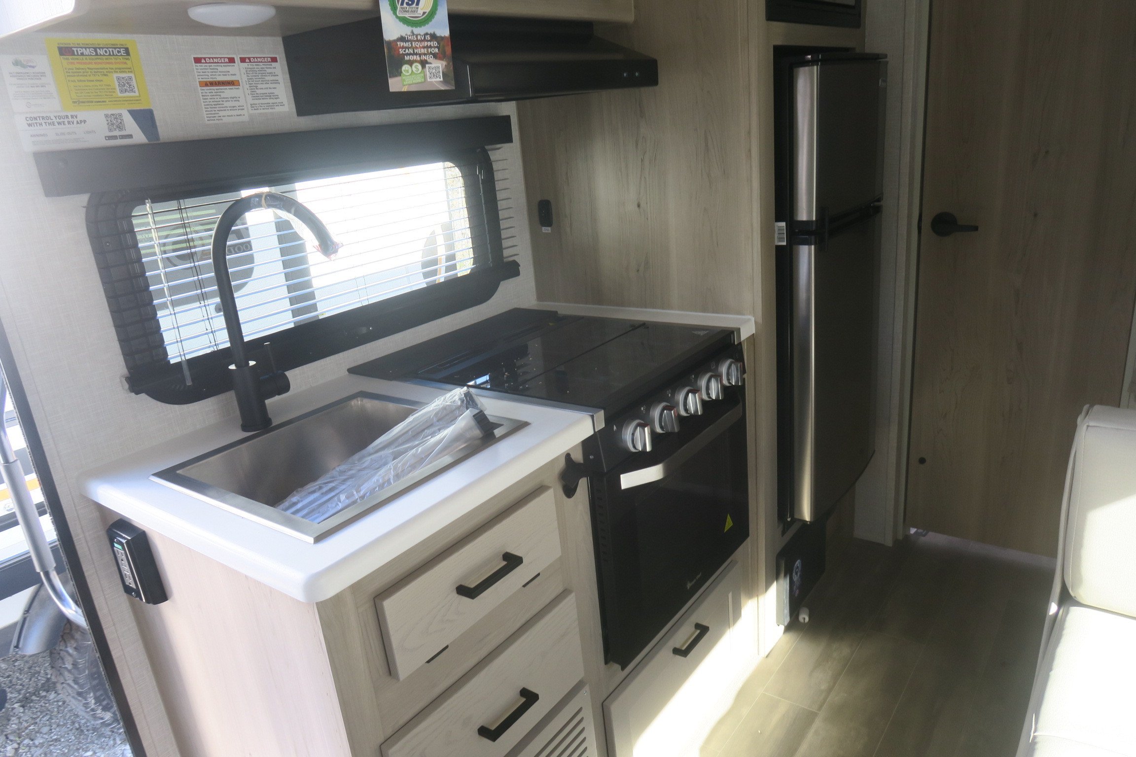 NEW 2023 ROCKWOOD GEO PRO 19BH - Overview | Berryland Campers