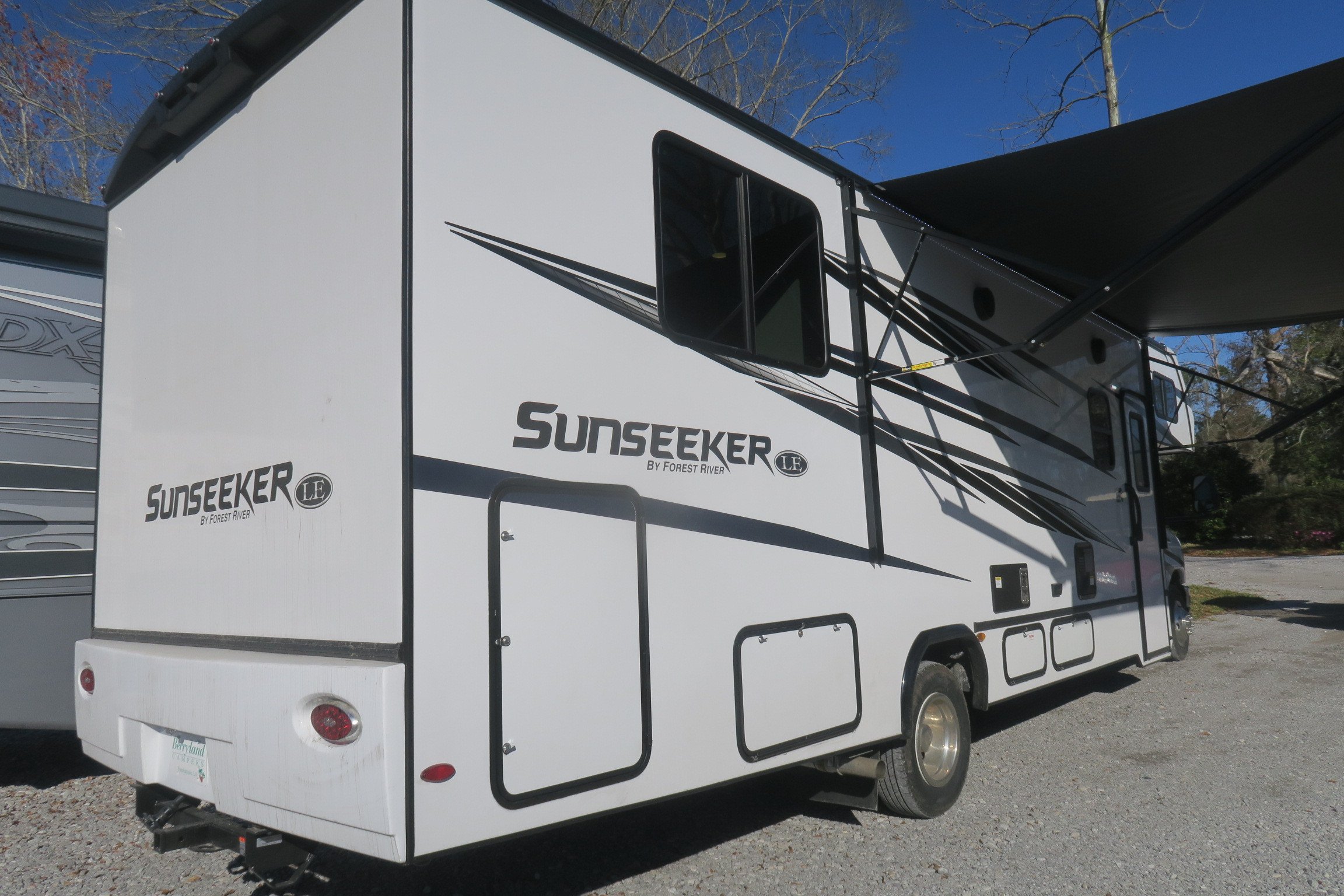 NEW 2023 SUNSEEKER LE 2550DSLE - Overview | Berryland Campers