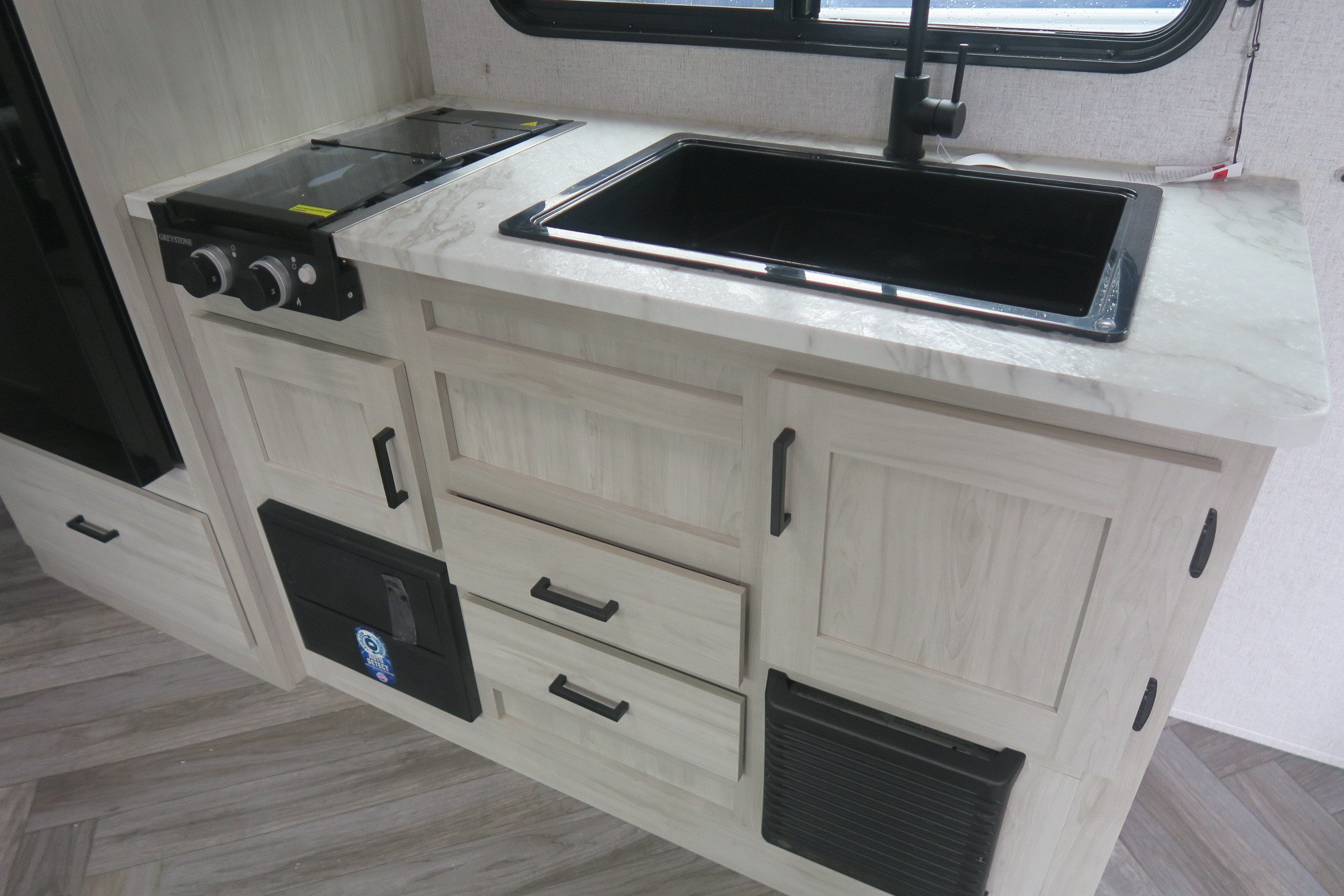 NEW 2023 DELLA TERRA 260BHLE - Overview | Berryland Campers