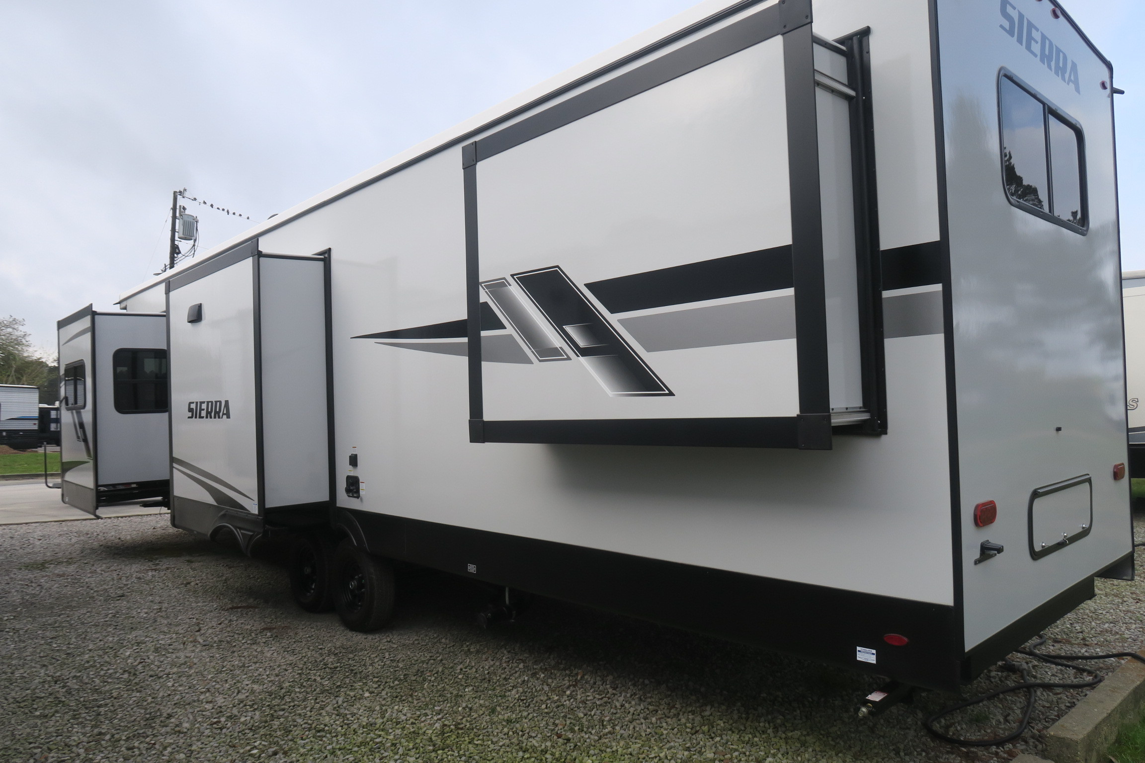 NEW 2023 SIERRA DESTINATION 420FL - Overview | Berryland Campers