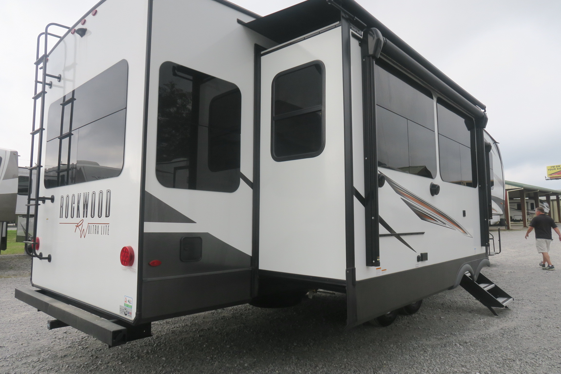NEW 2022 ROCKWOOD SIGNATURE 2893BS - Overview | Berryland Campers