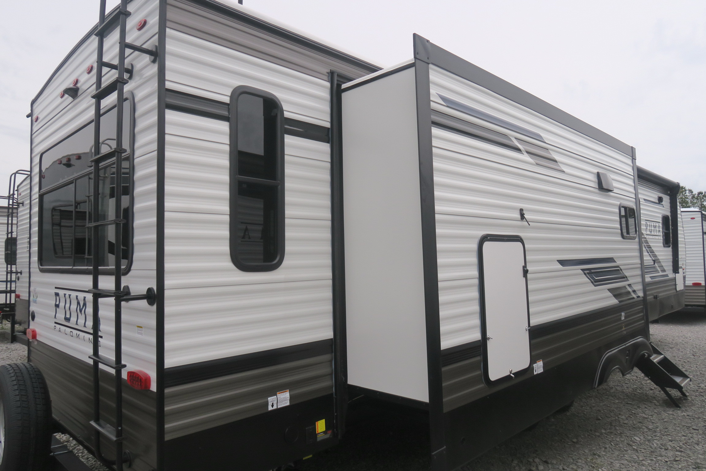 NEW 2023 PUMA 32MBDS - Overview | Berryland Campers