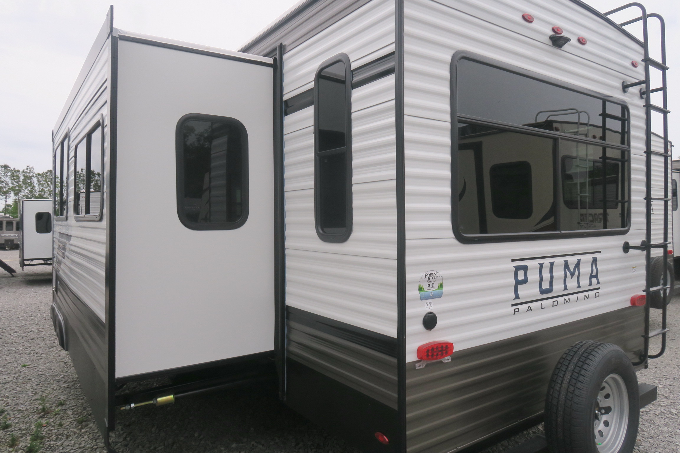 NEW 2023 PUMA 32MBDS - Overview | Berryland Campers