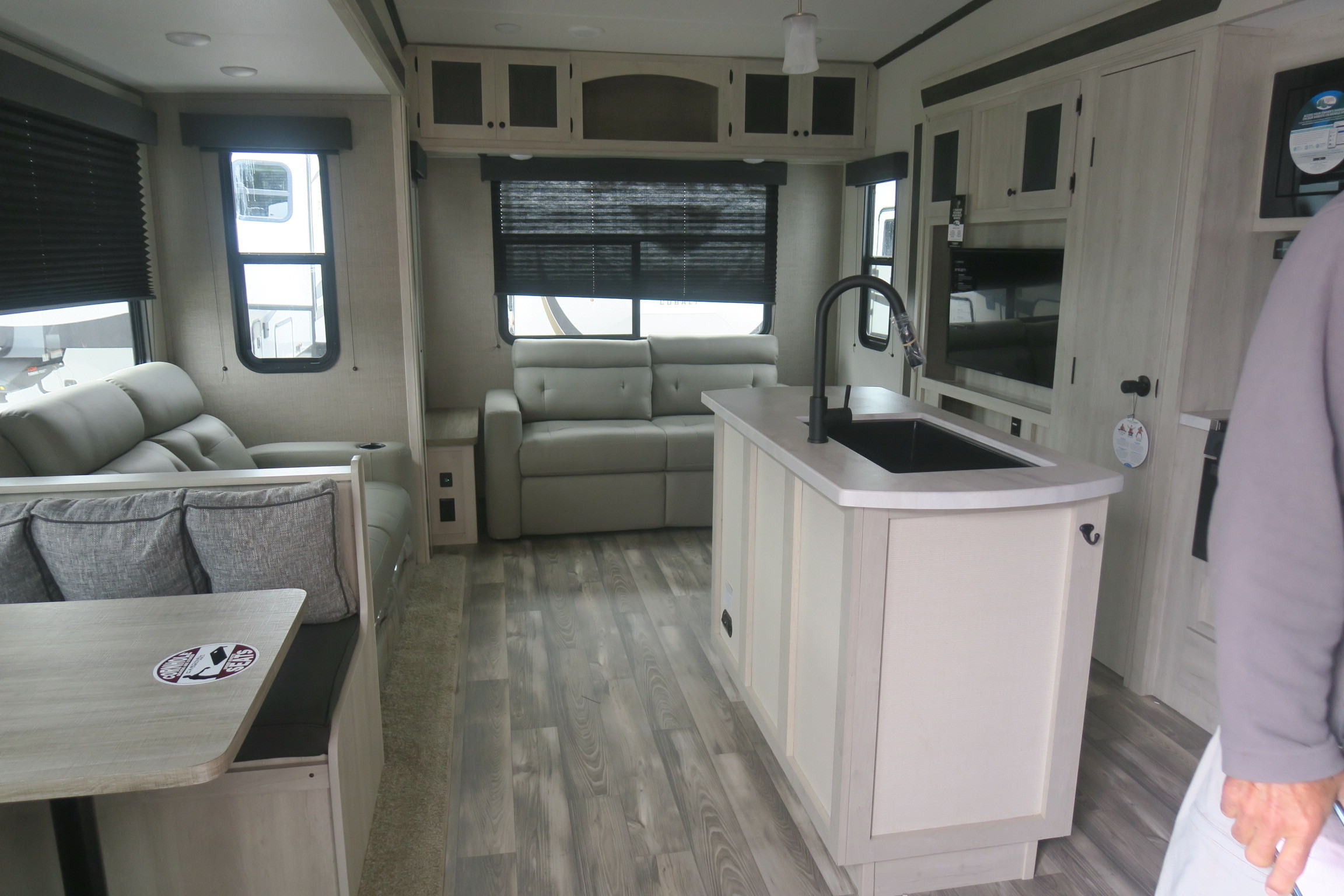 NEW 2023 CARDINAL RED 36MB - Overview | Berryland Campers