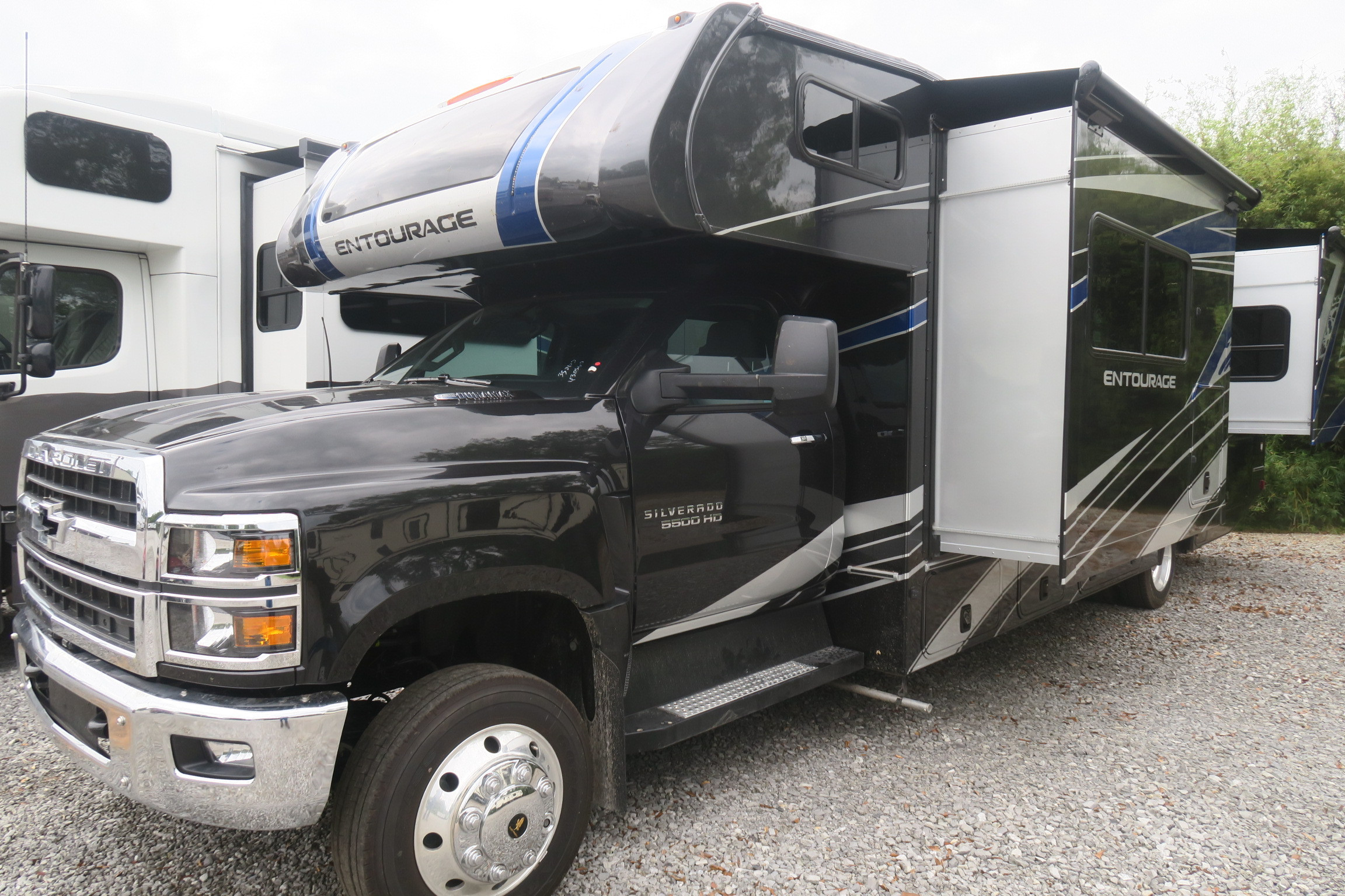 NEW 2023 ENTOURAGE 330DS - Overview | Berryland Campers