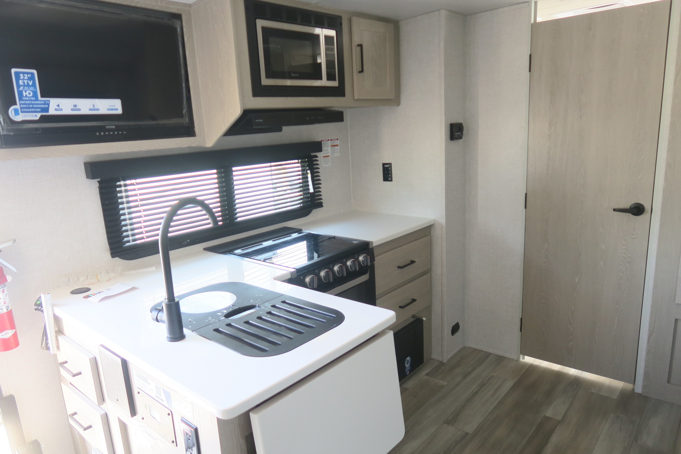 NEW 2023 ROCKWOOD MINI LITE 2513S - Overview | Berryland Campers