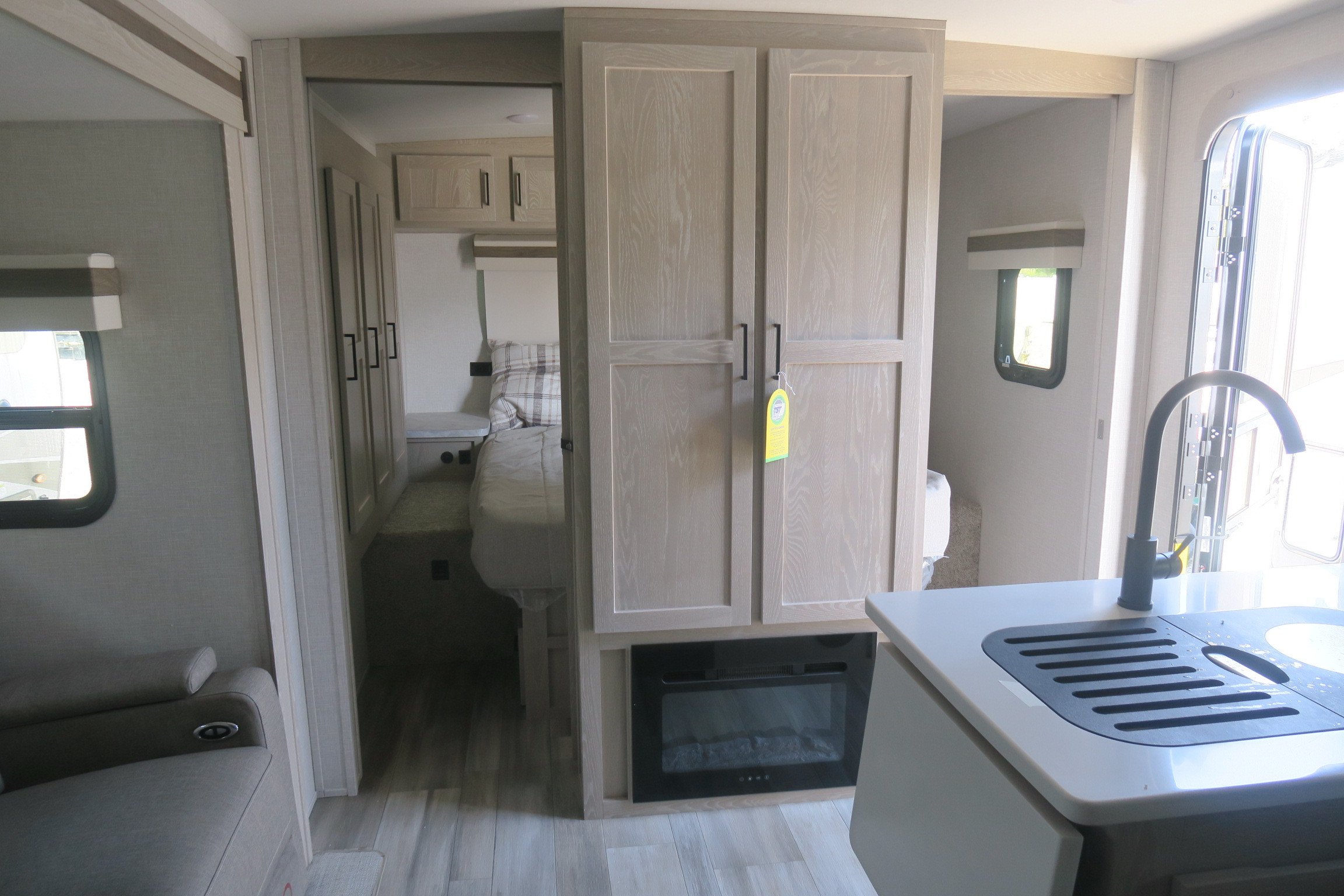 NEW 2023 ROCKWOOD MINI LITE 2513S - Overview | Berryland Campers