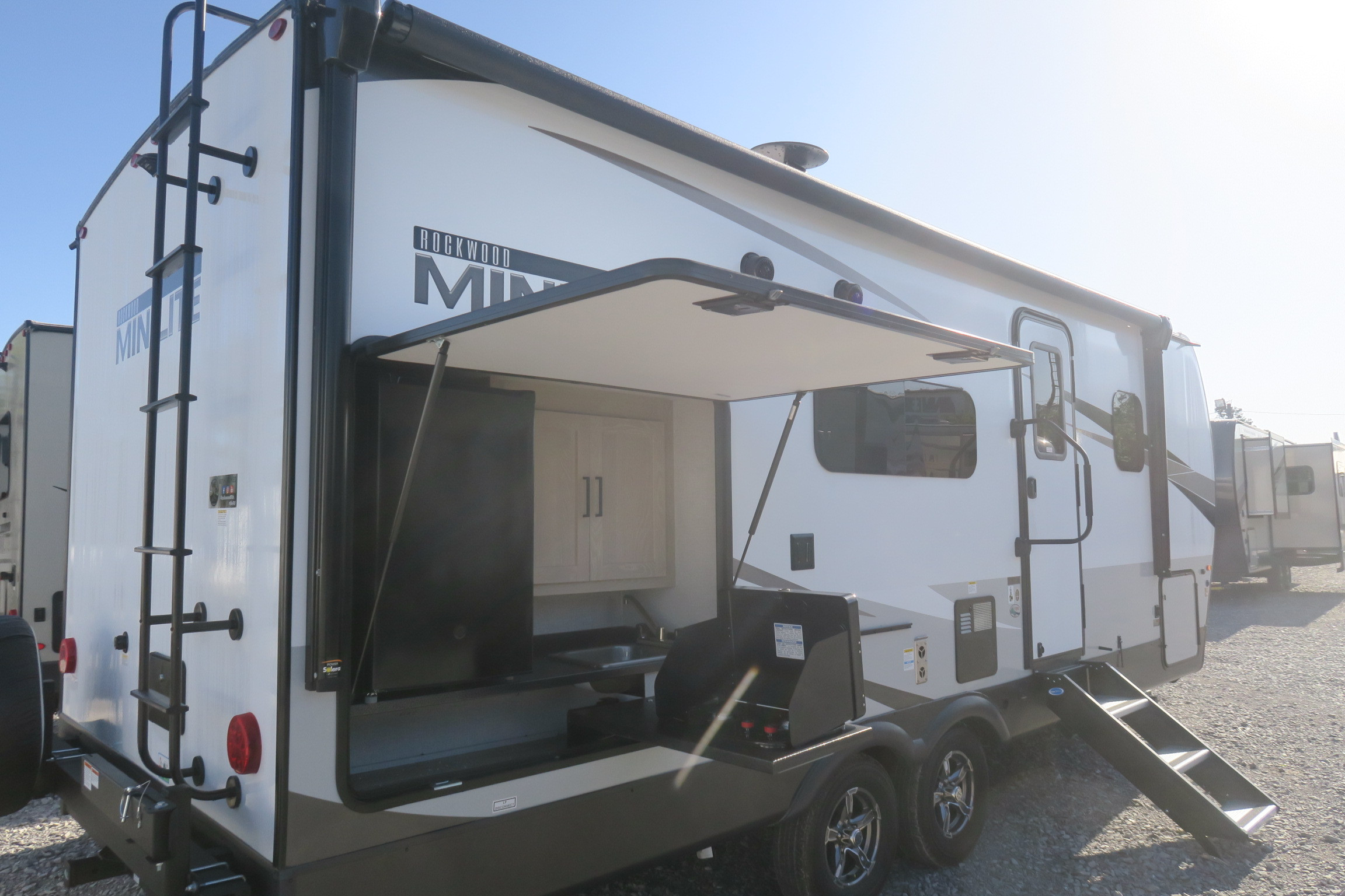 NEW 2023 ROCKWOOD MINI LITE 2513S - Overview | Berryland Campers