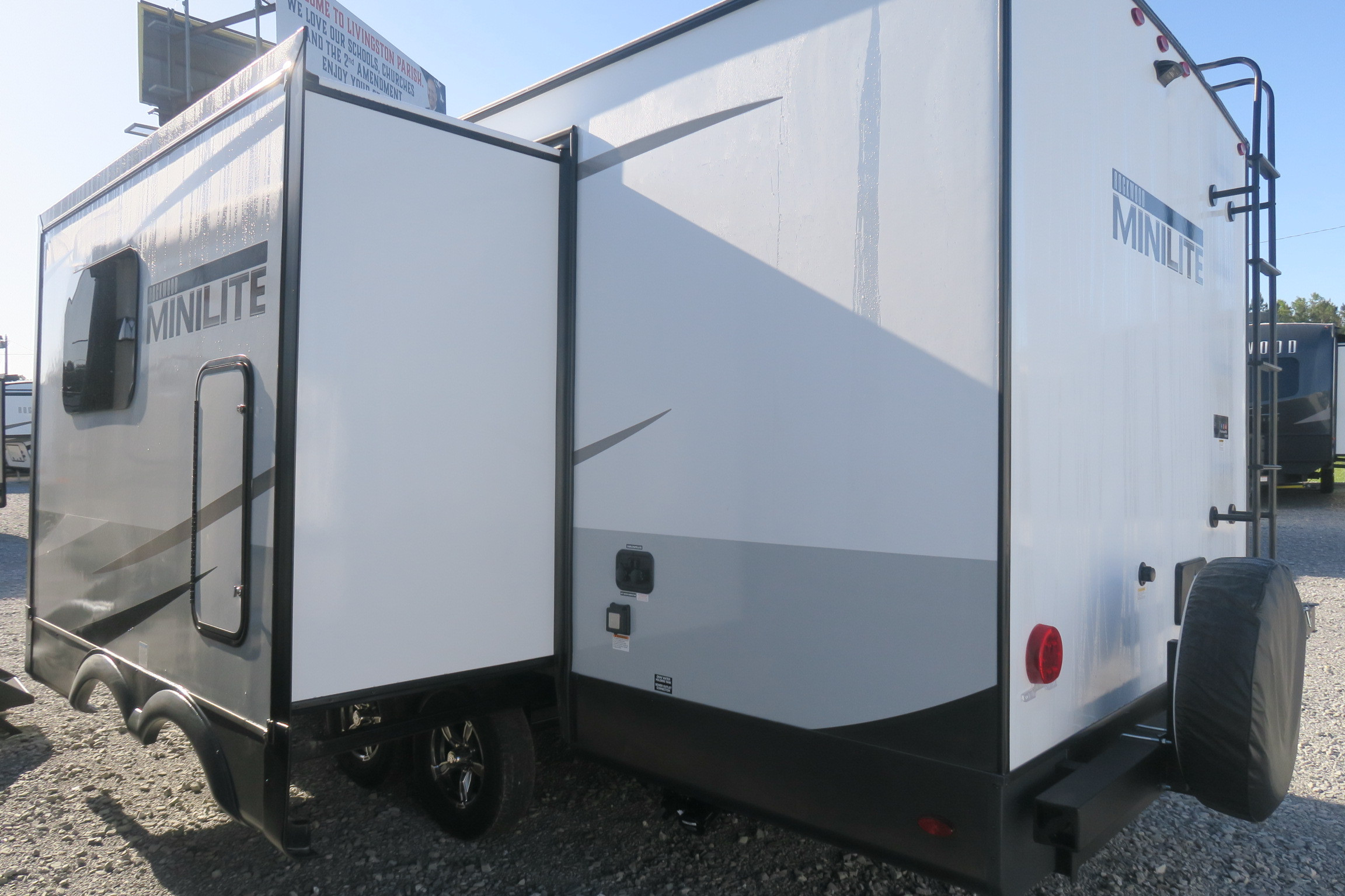 NEW 2023 ROCKWOOD MINI LITE 2513S - Overview | Berryland Campers