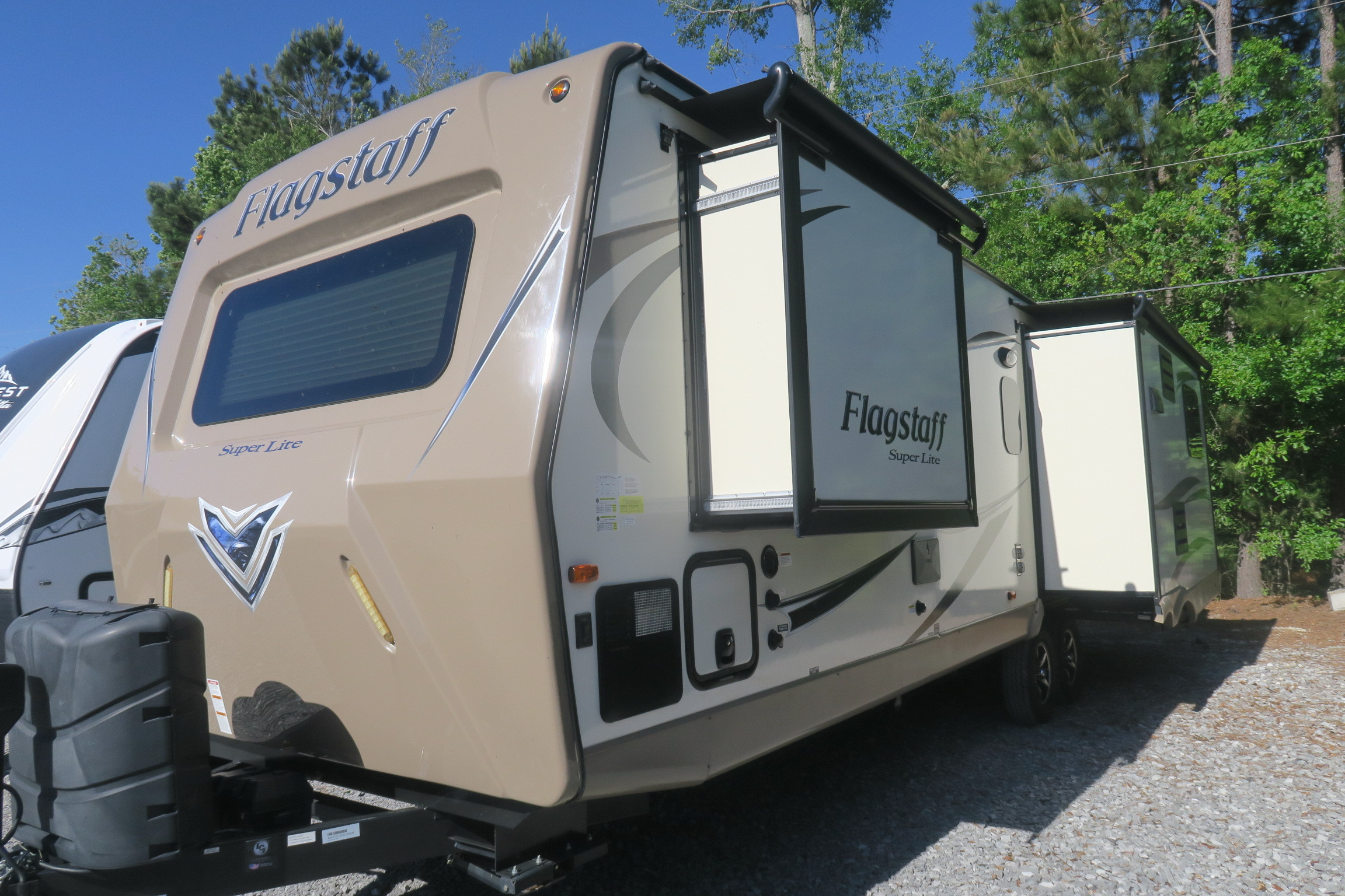 USED 2018 FLAGSTAFF SUPER LITE 27RLWS - Overview | Berryland Campers