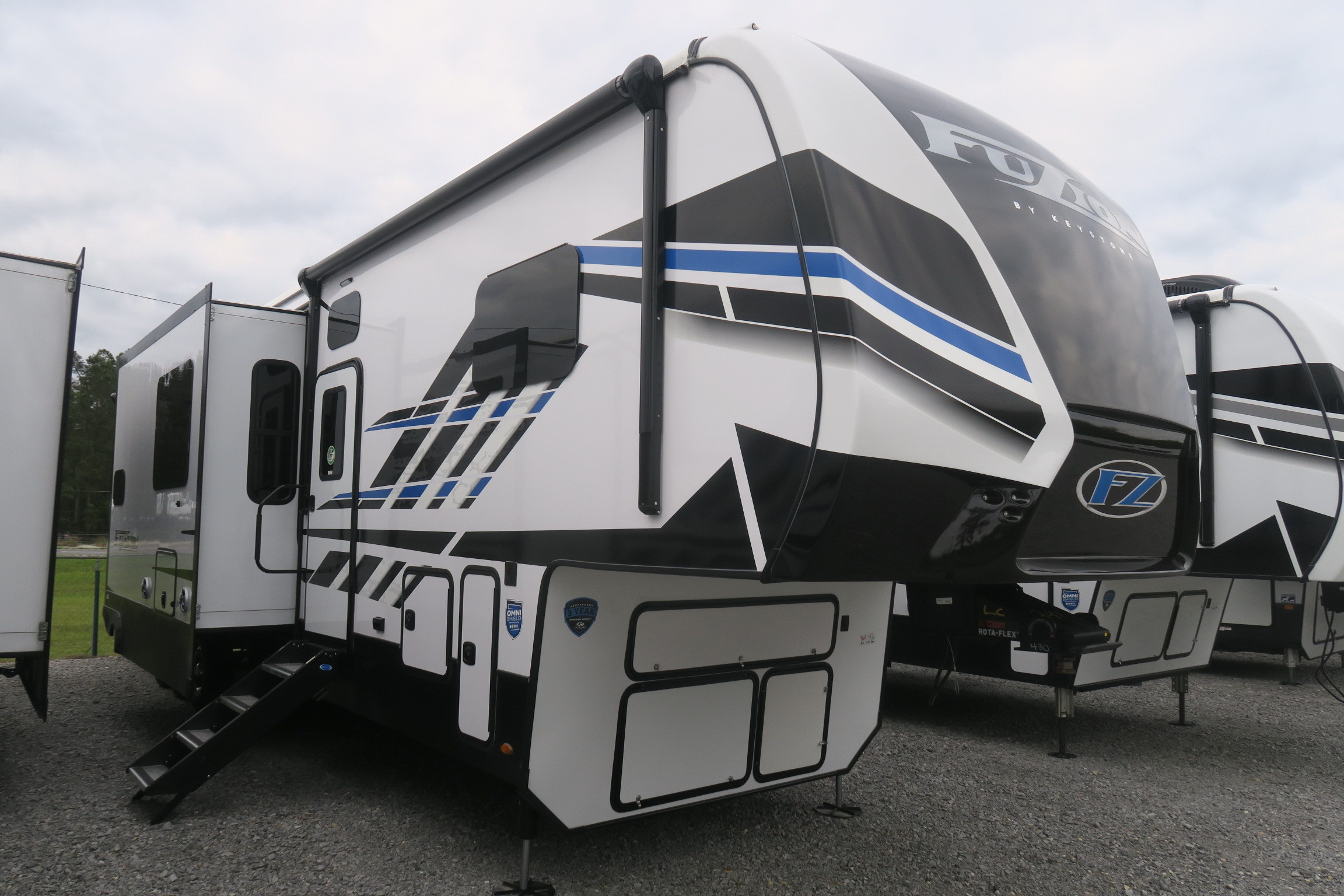 NEW 2023 FUZION 430 - Overview | Berryland Campers