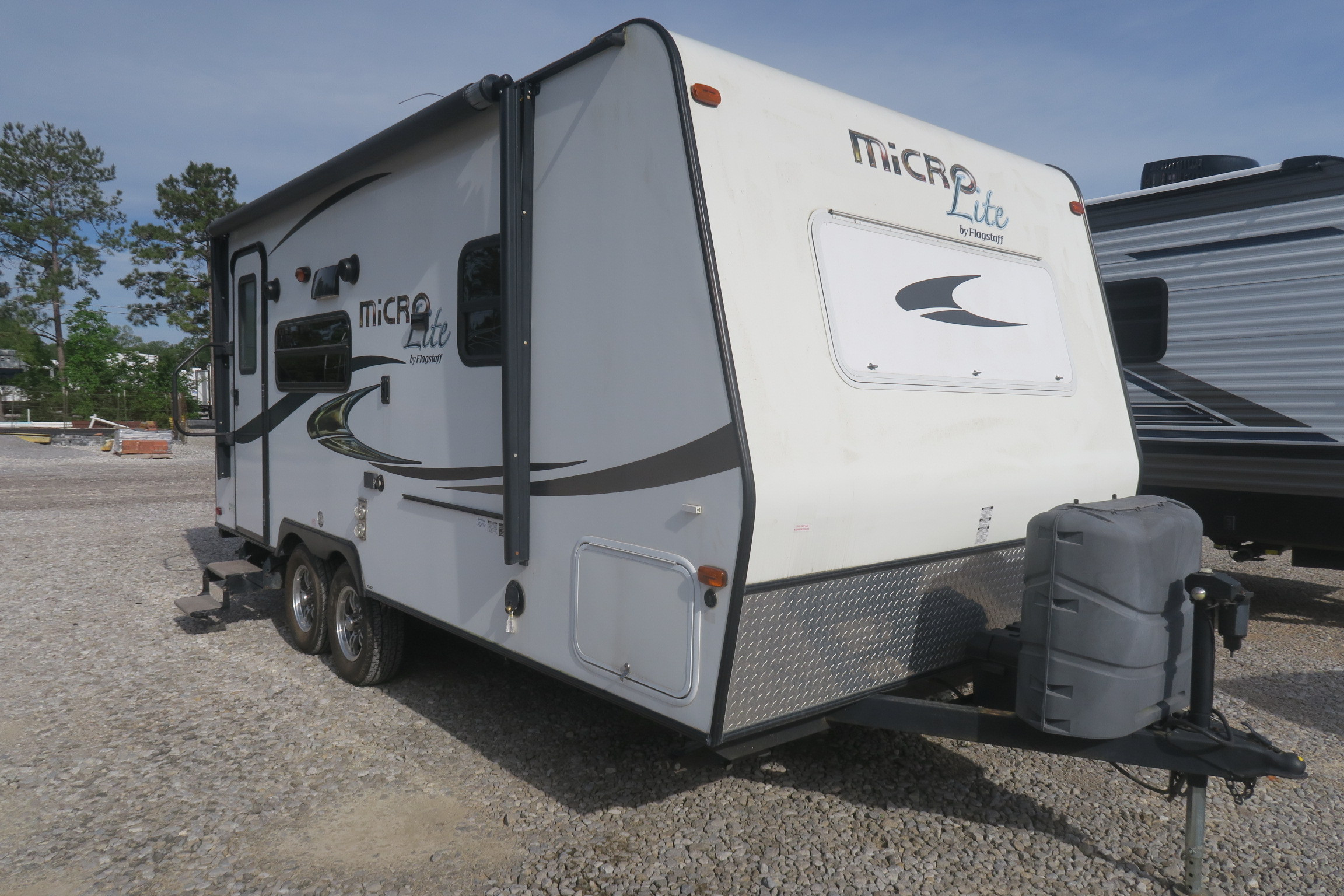 USED 2015 FLAGSTAFF MICRO LITE 21FBRS - Overview | Berryland Campers