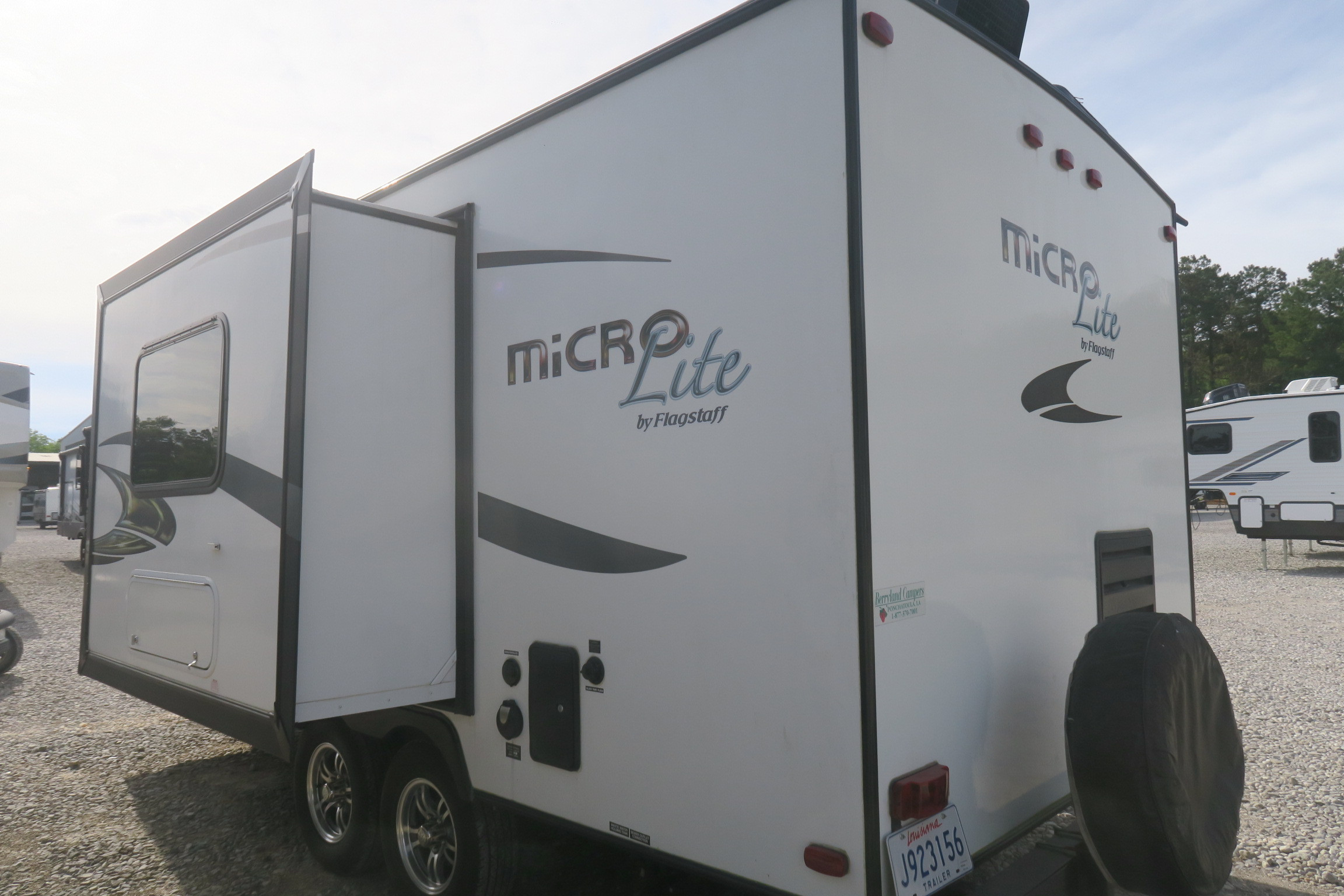 USED 2015 FLAGSTAFF MICRO LITE 21FBRS - Overview | Berryland Campers