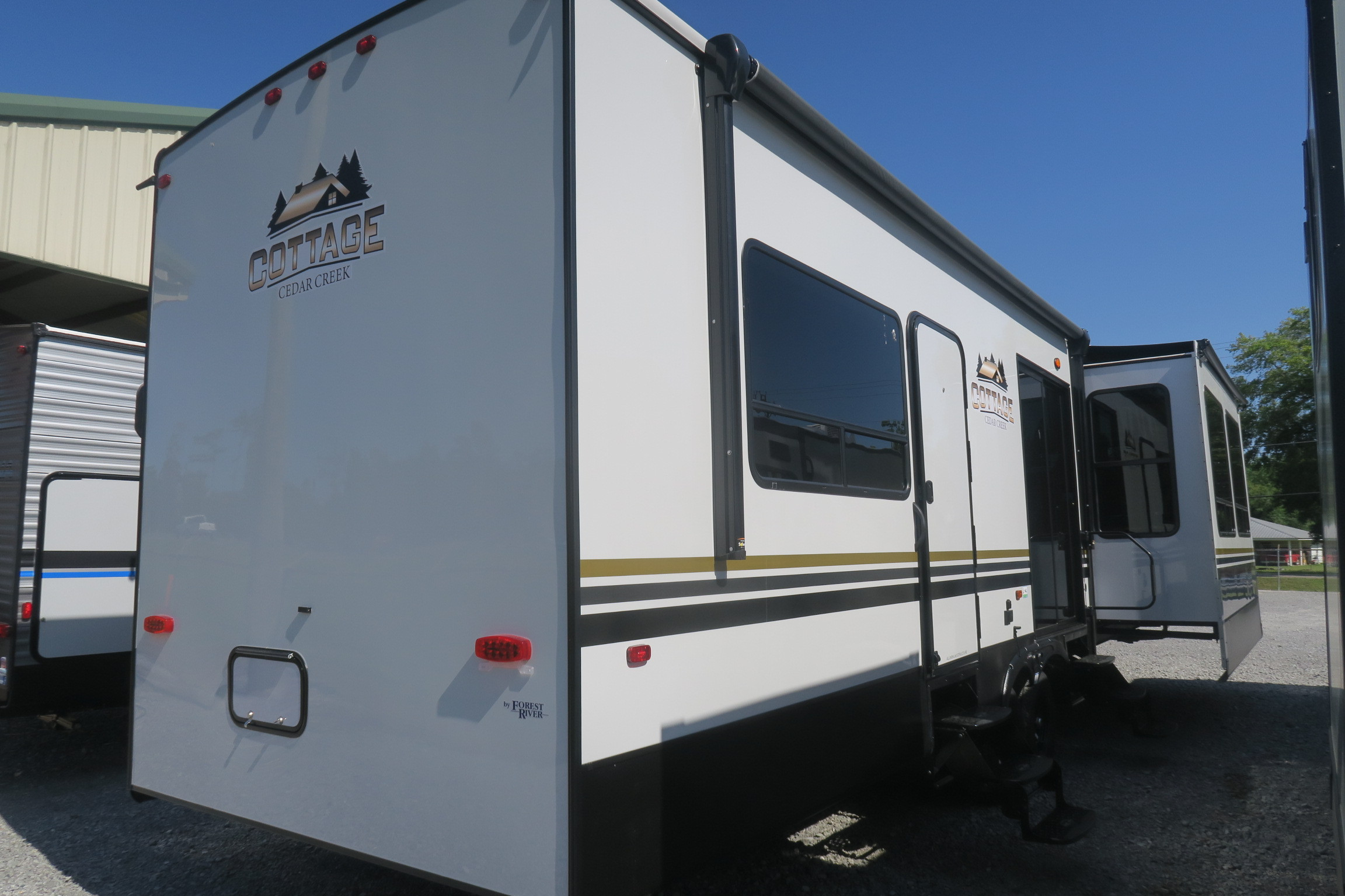 NEW 2023 CEDAR CREEK COTTAGE 40CCK - Overview | Berryland Campers