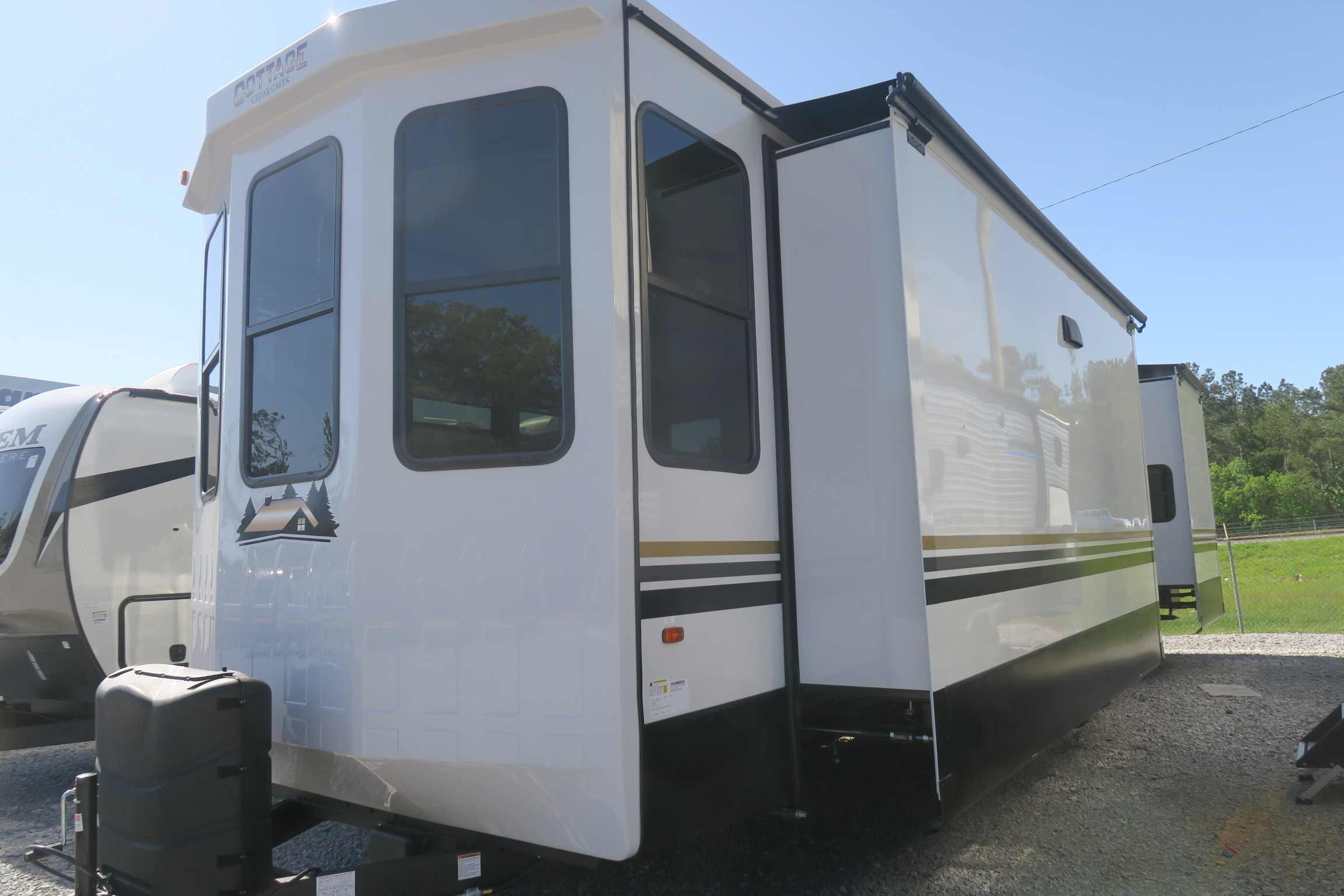 NEW 2023 CEDAR CREEK COTTAGE 40CCK - Overview | Berryland Campers