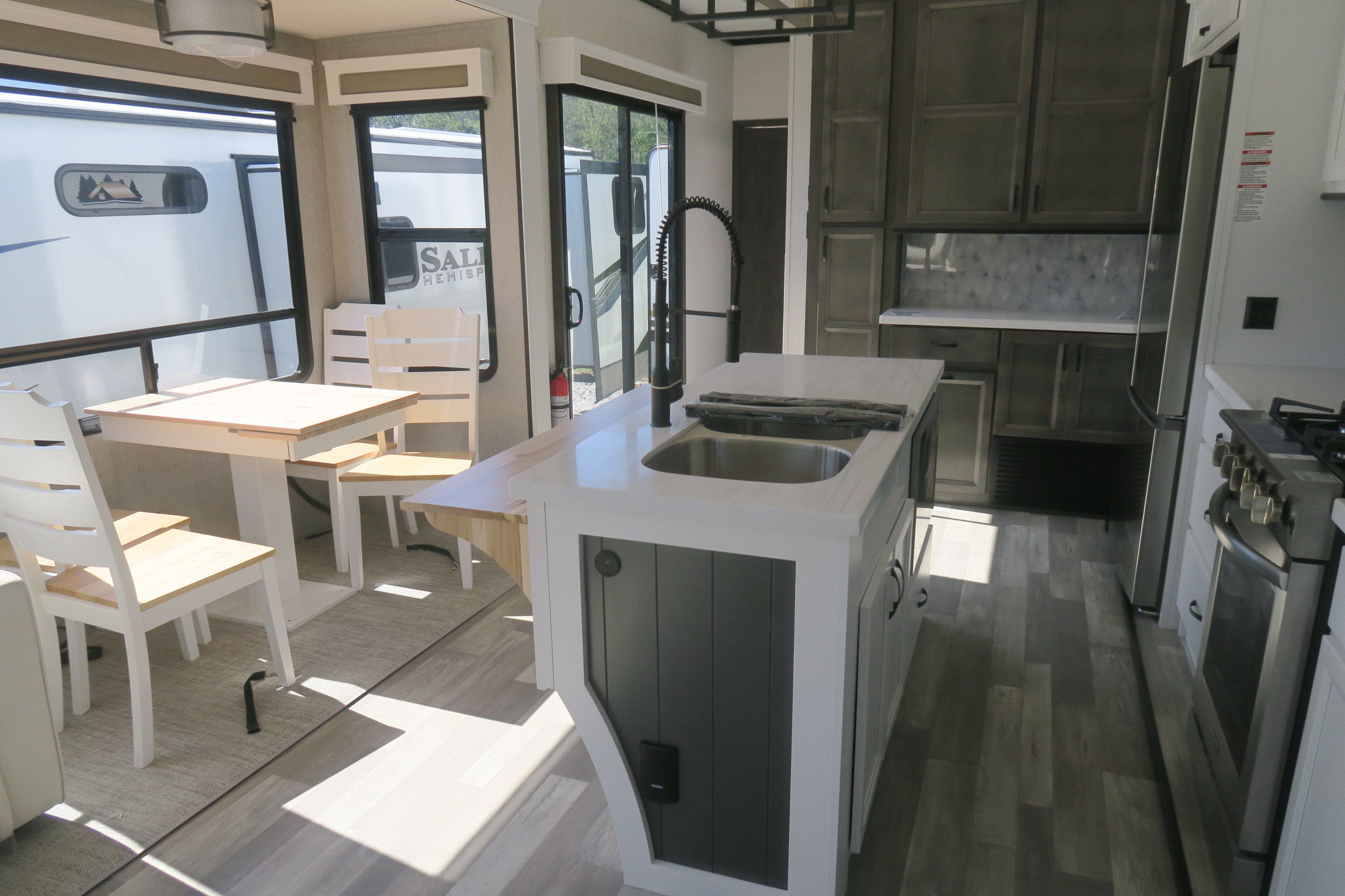 NEW 2023 CEDAR CREEK COTTAGE 40CCK - Overview | Berryland Campers